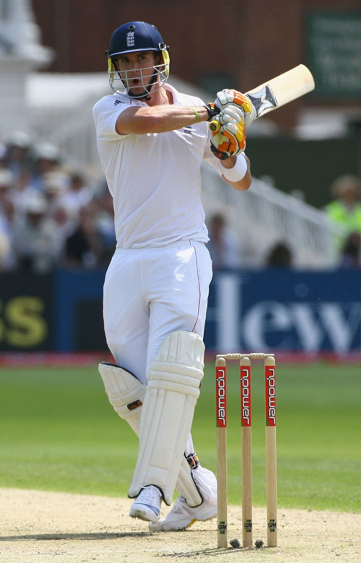 Kevin Pietersen acknowledges the applause for his half-century ...