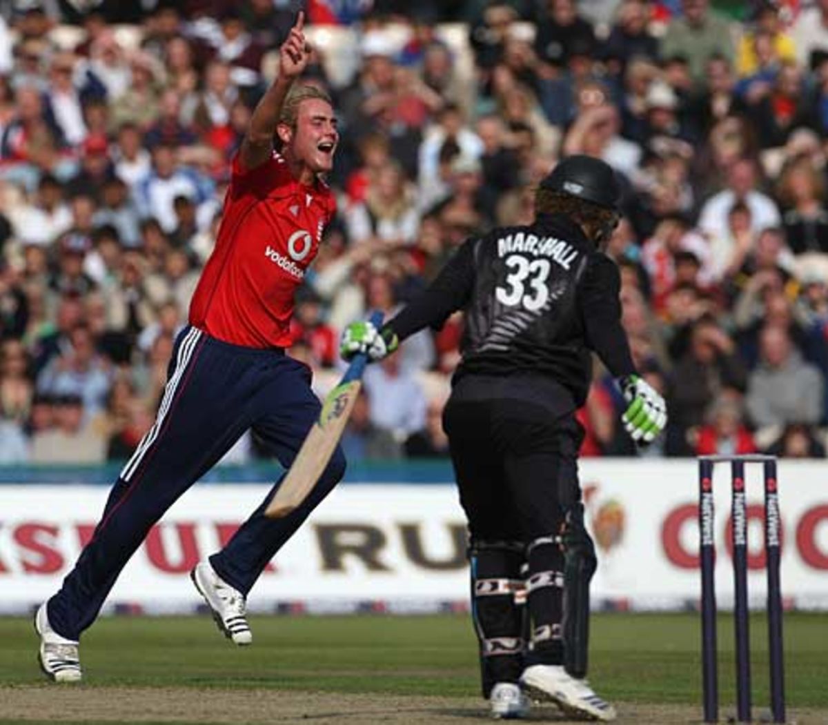 Stuart Broad strikes early to remove James Marshall | ESPNcricinfo.com