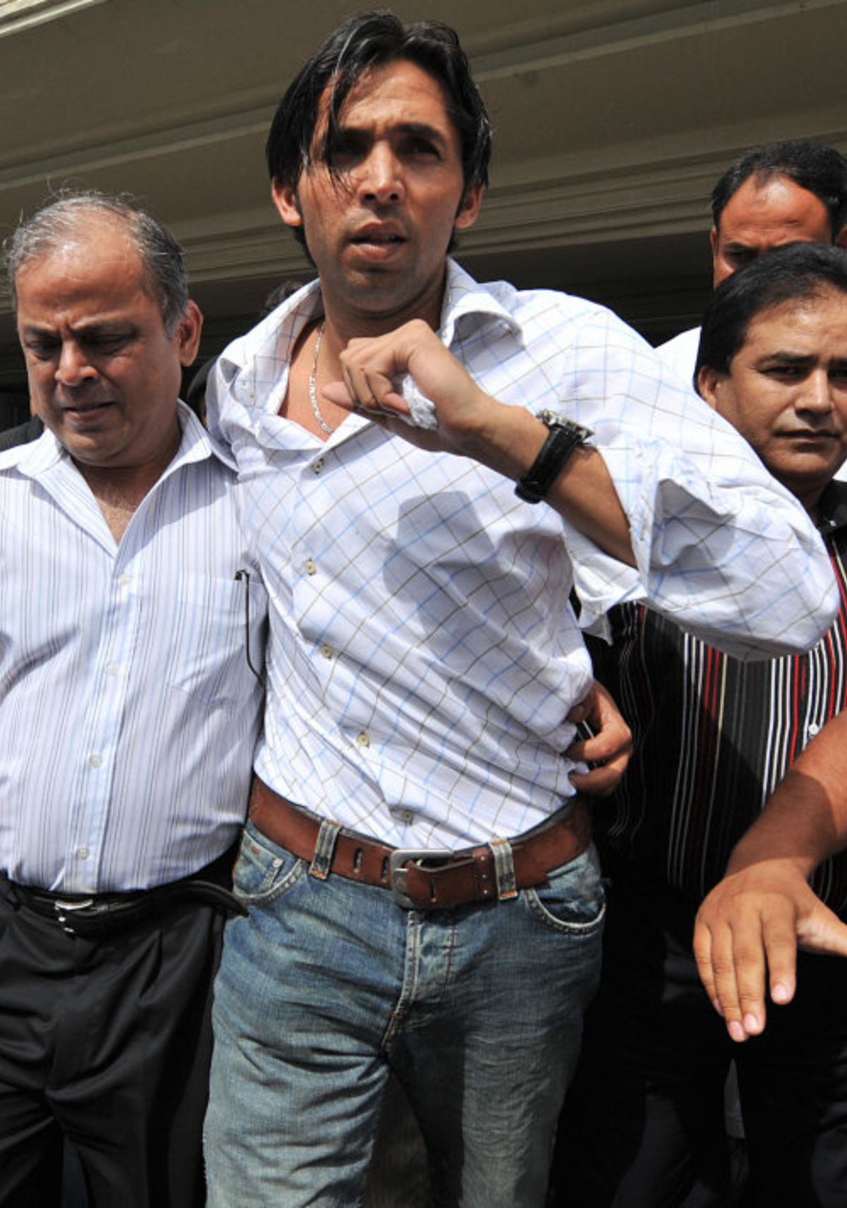 Mohammad Asif at the Lahore airport after his deportation from the UAE ...