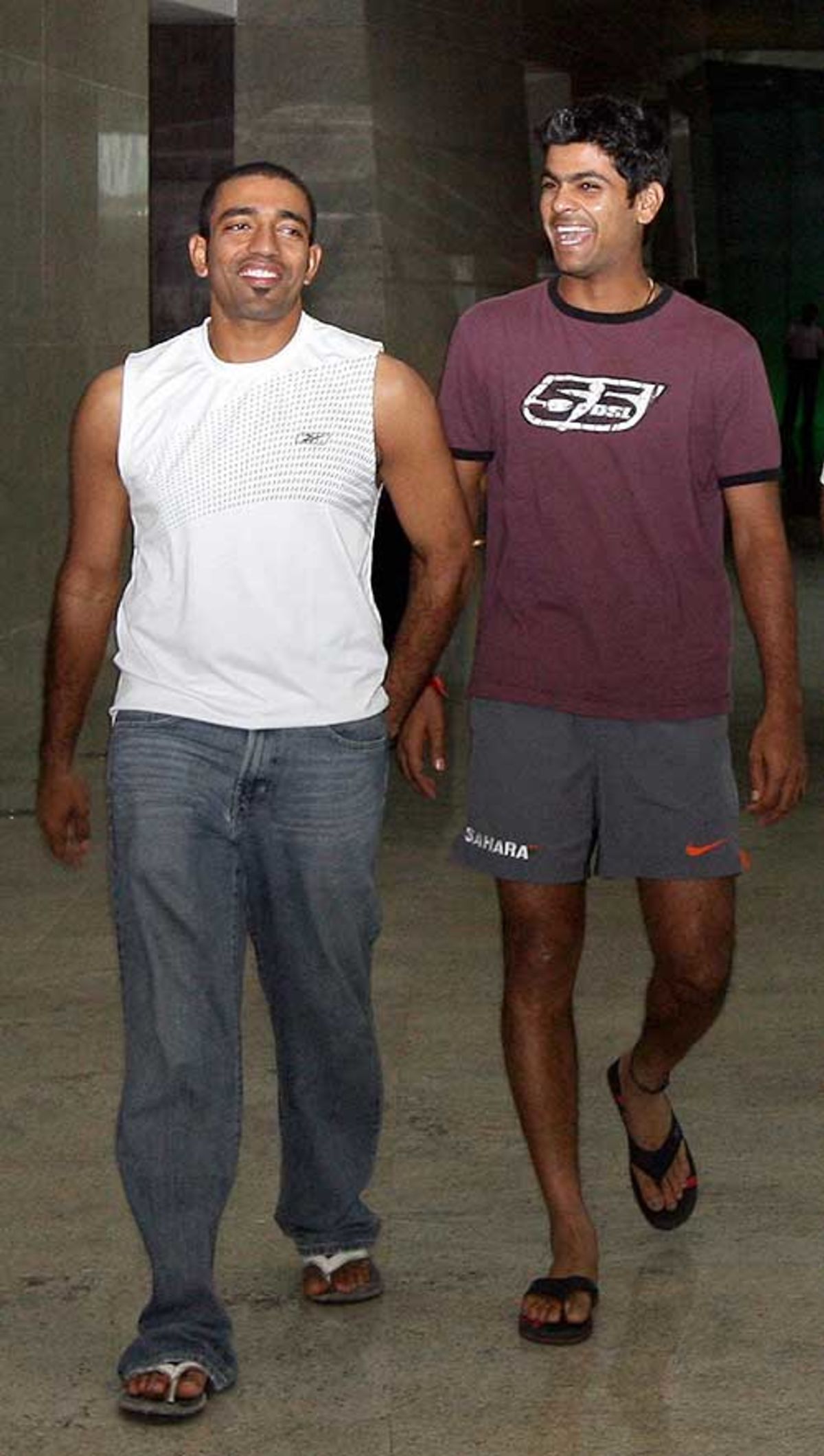 Shoaib Malik makes a point to the media | ESPNcricinfo.com