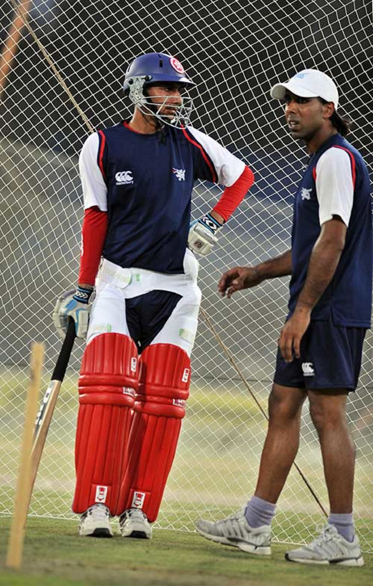 Shoaib Malik makes a point to the media | ESPNcricinfo.com