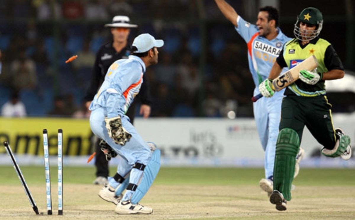 Mahendra Singh Dhoni runs out Salman Butt | ESPNcricinfo.com