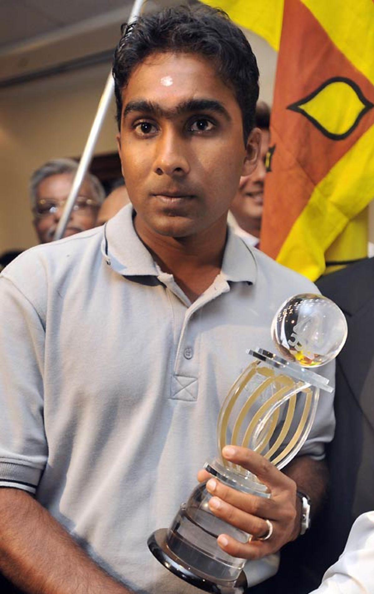 Mahela Jayawardene poses with the Asia Cup trophy on arrival ...