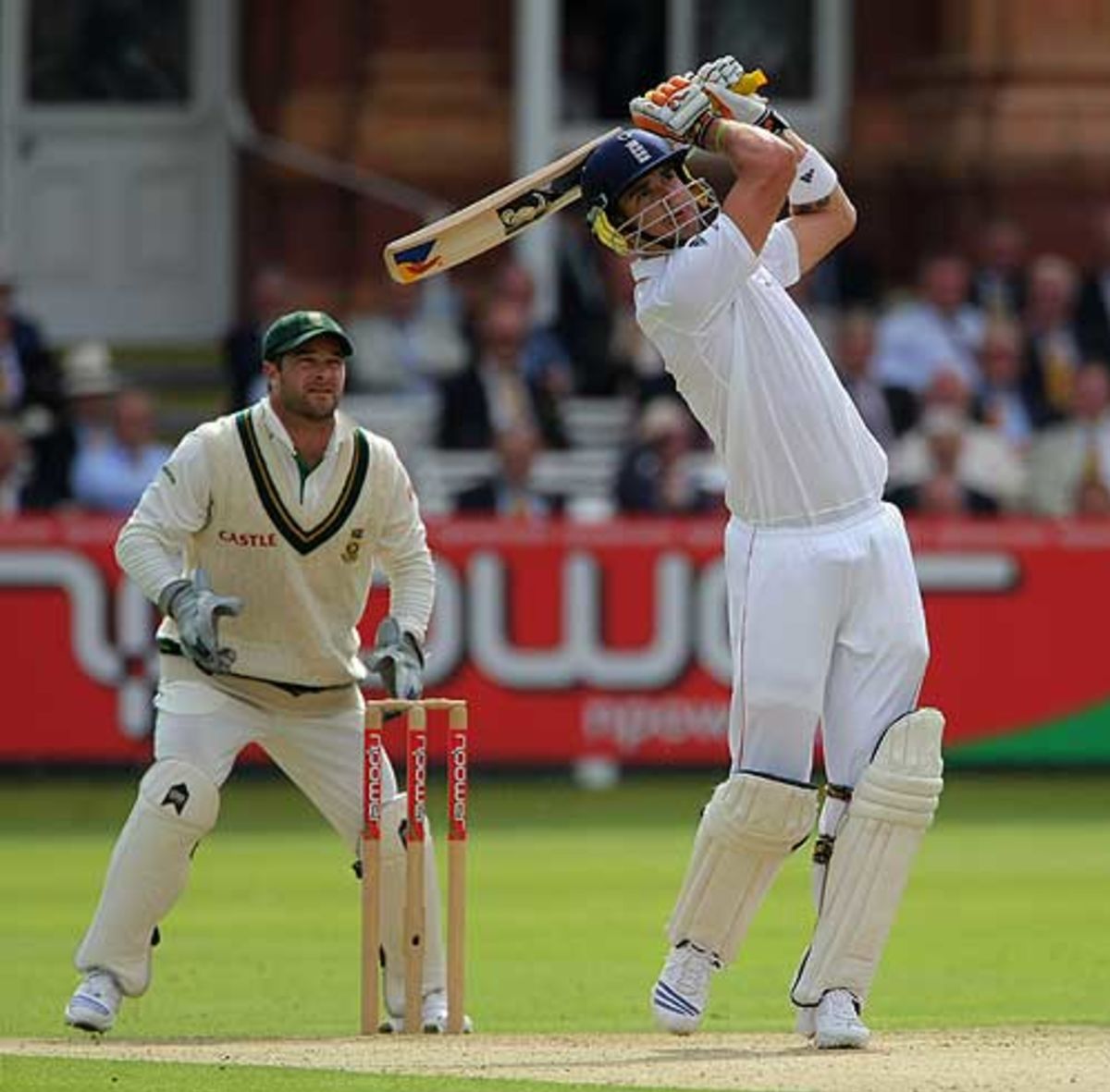 Kevin Pietersen took an early blow from Dale Steyn | ESPNcricinfo.com