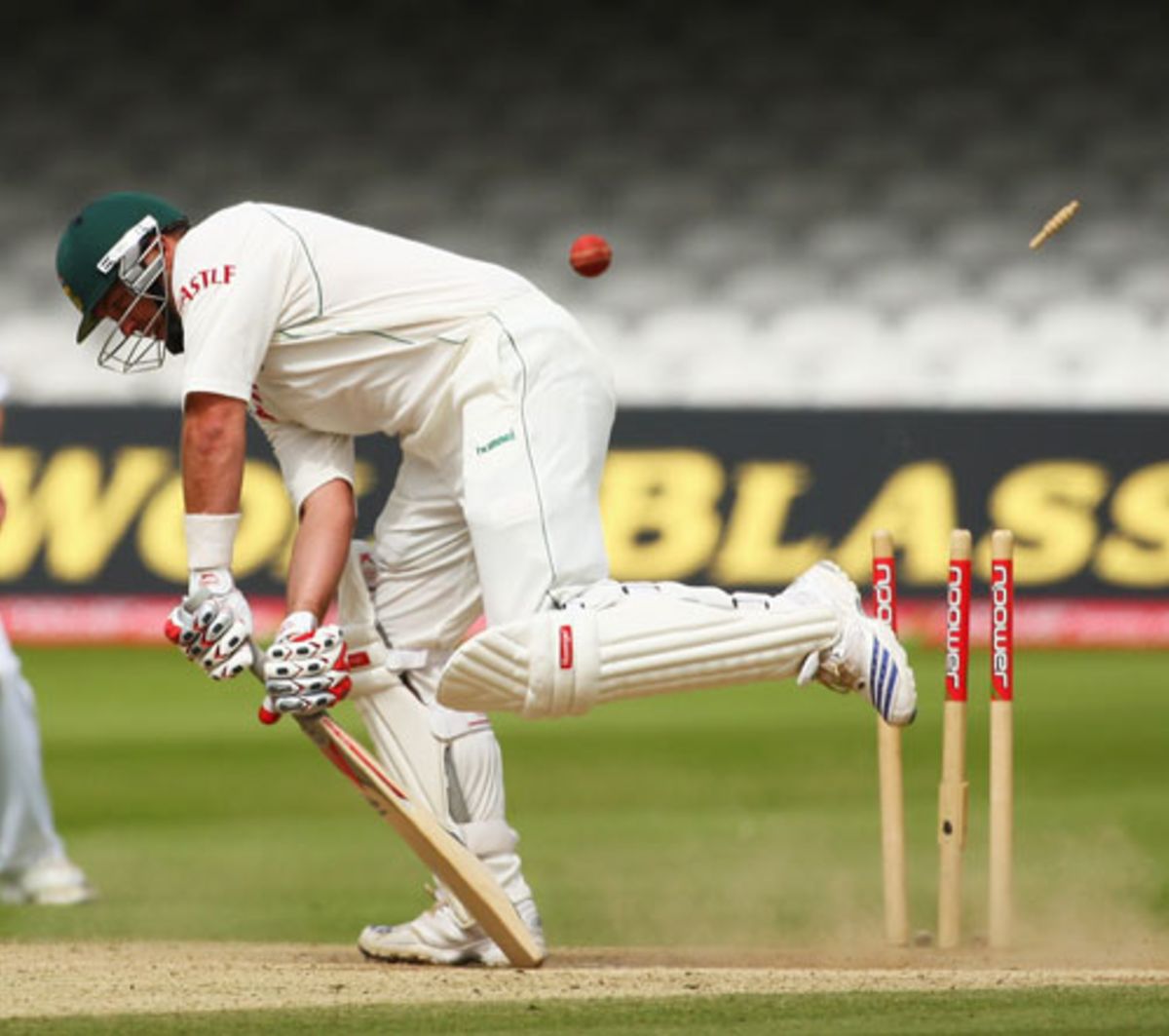 Jacques Kallis is comprehensively cleaned up by Ryan Sidebottom ...