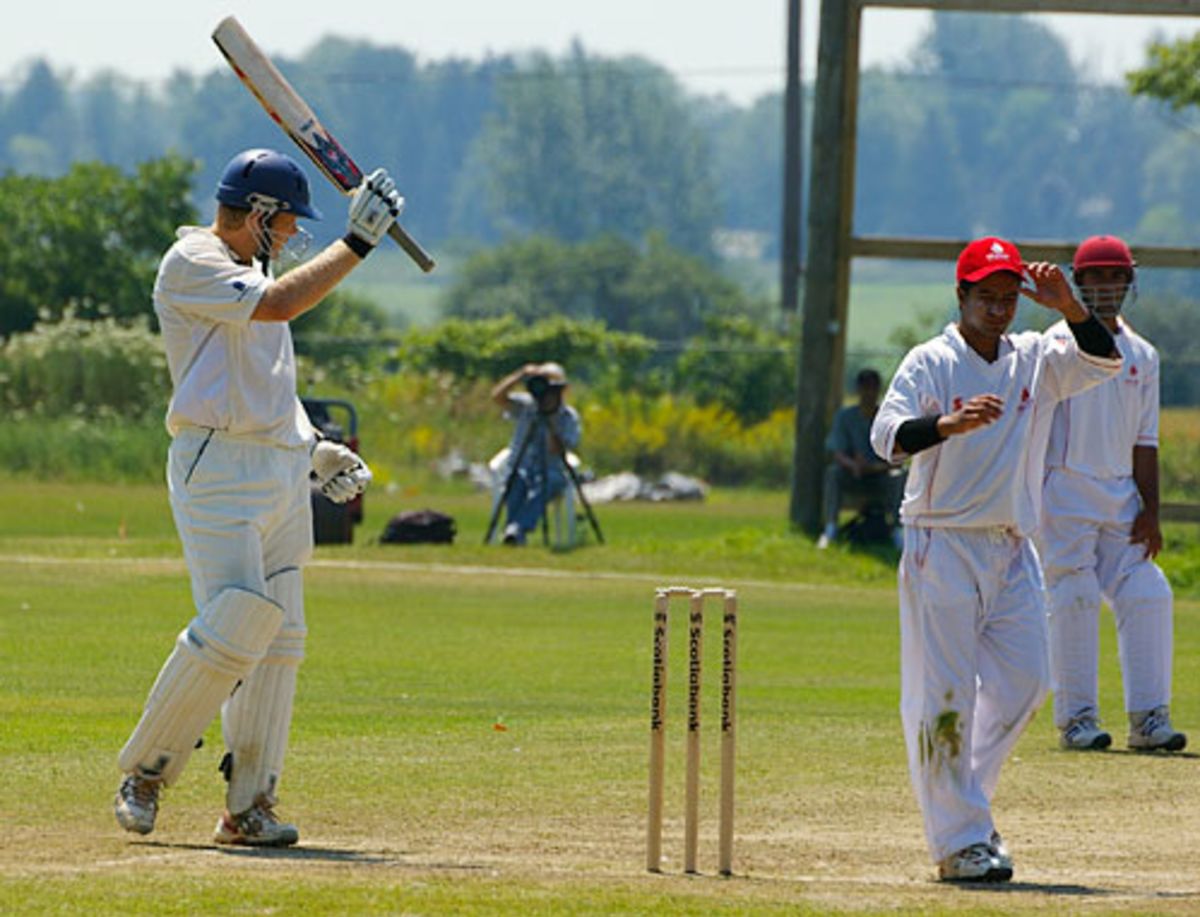 Douglas Lockhart takes the applause as he passes 150 | ESPNcricinfo.com