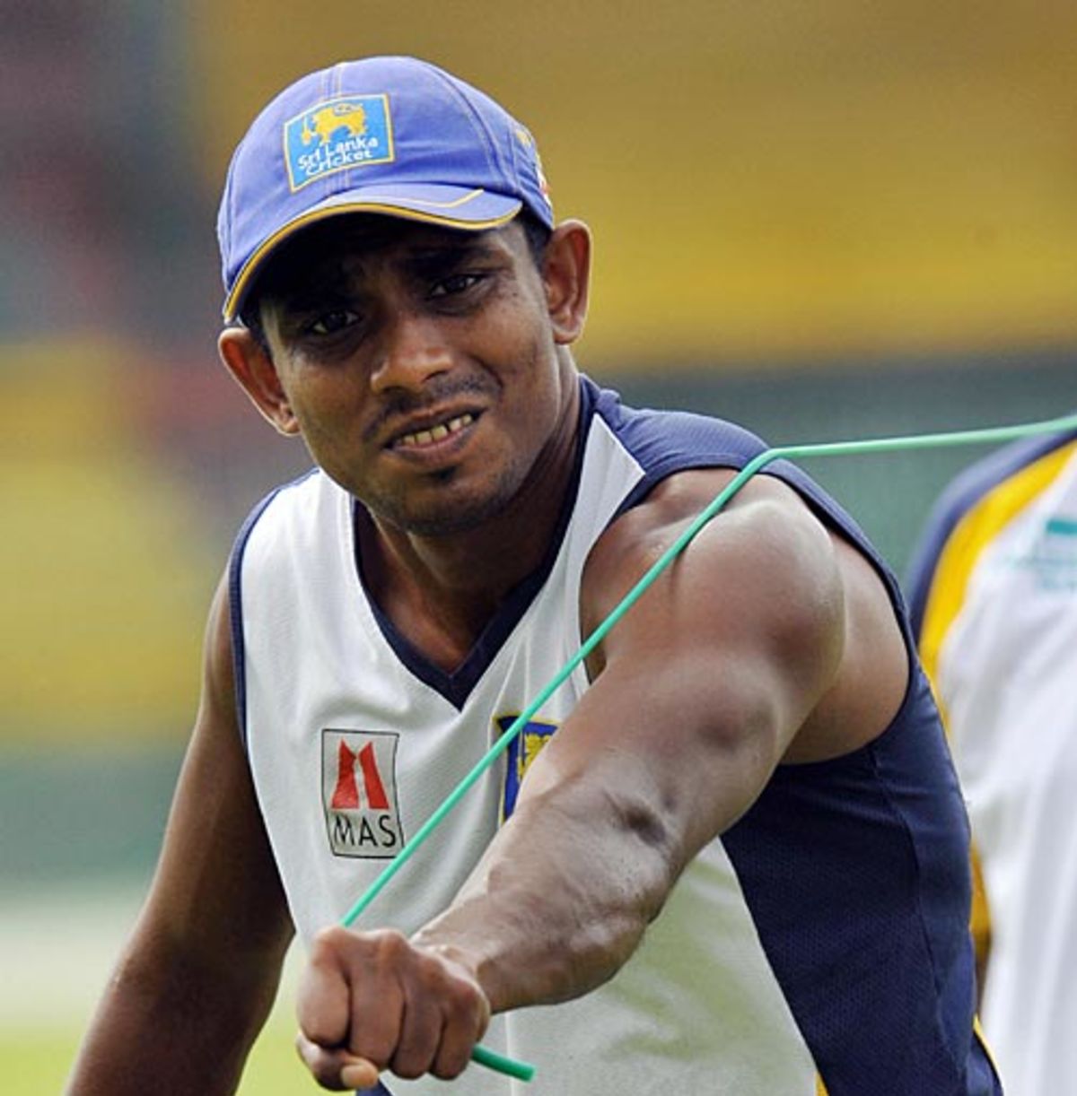 Thilan Thushara warms up | ESPNcricinfo.com
