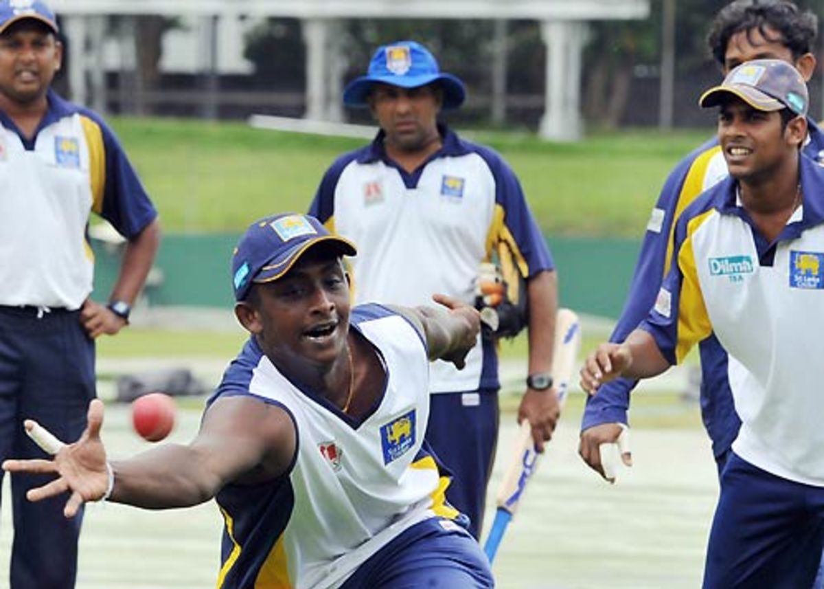 Ajantha Mendis attempts a catch at training | ESPNcricinfo.com
