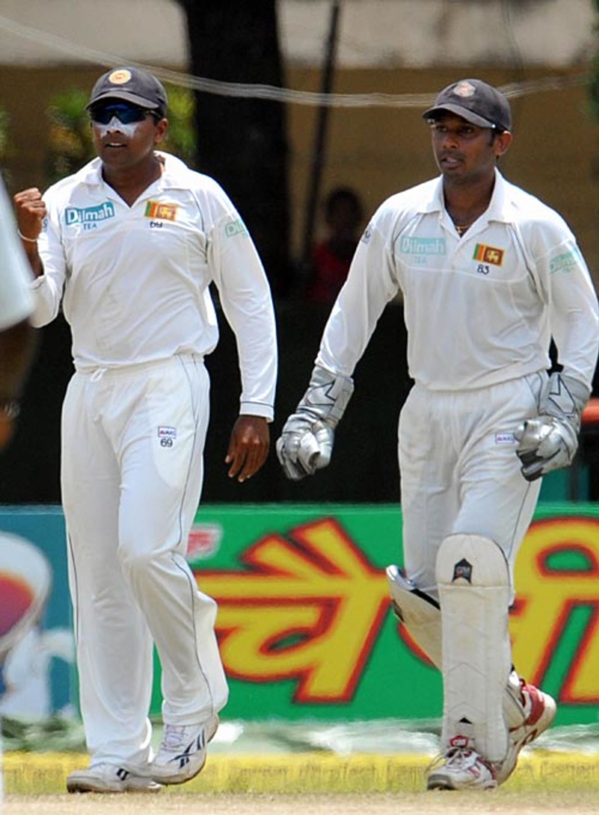 Muttiah Muralitharan celebrates Anil Kumble's wicket | ESPNcricinfo.com Muttiah Muralitharan celebrates Anil Kumble's wicket | ESPNcricinfo.com