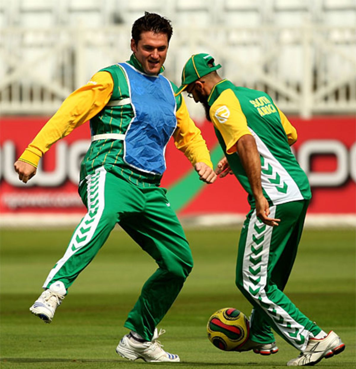 Mark Boucher and AB de Villiers engage in some practice ahead of the ...
