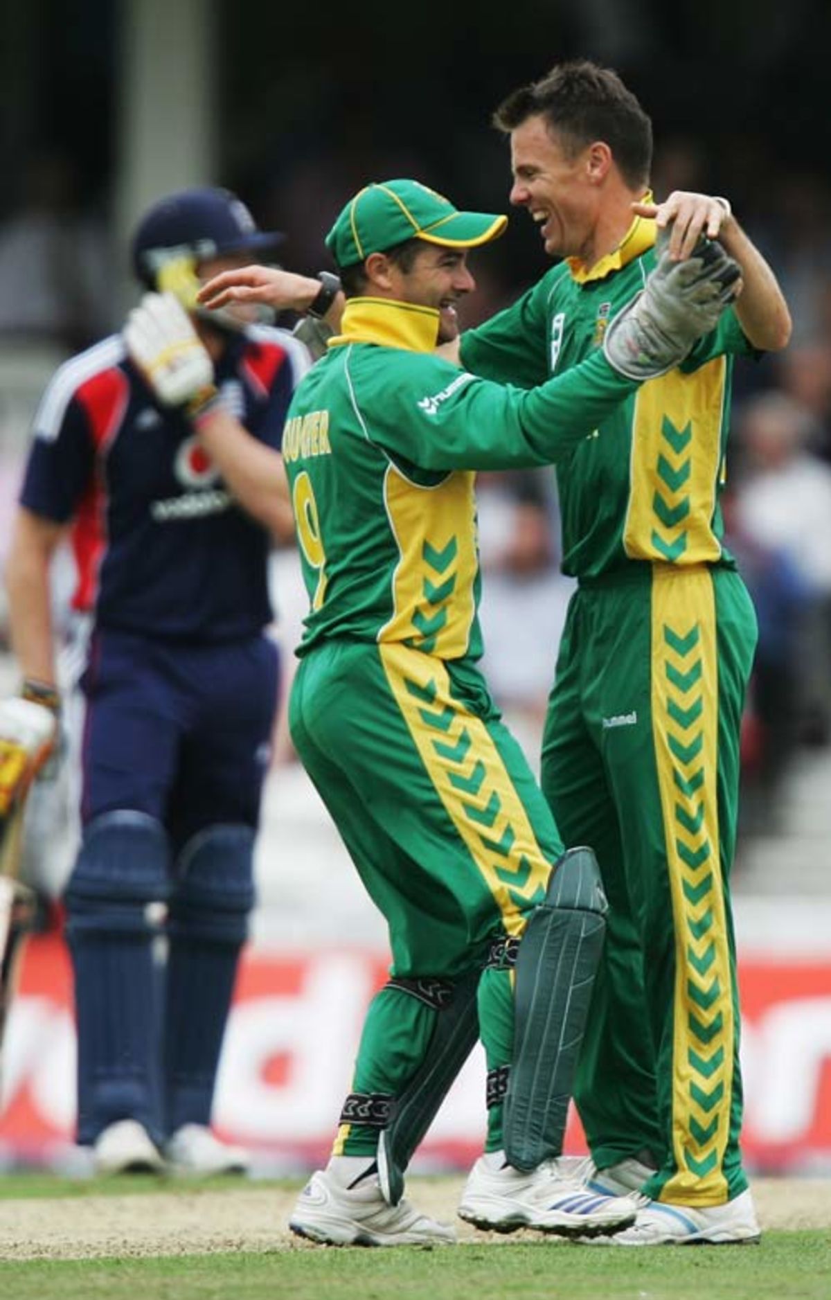 Mark Boucher congratulates Johan Botha on the wicket of Ian Bell ...