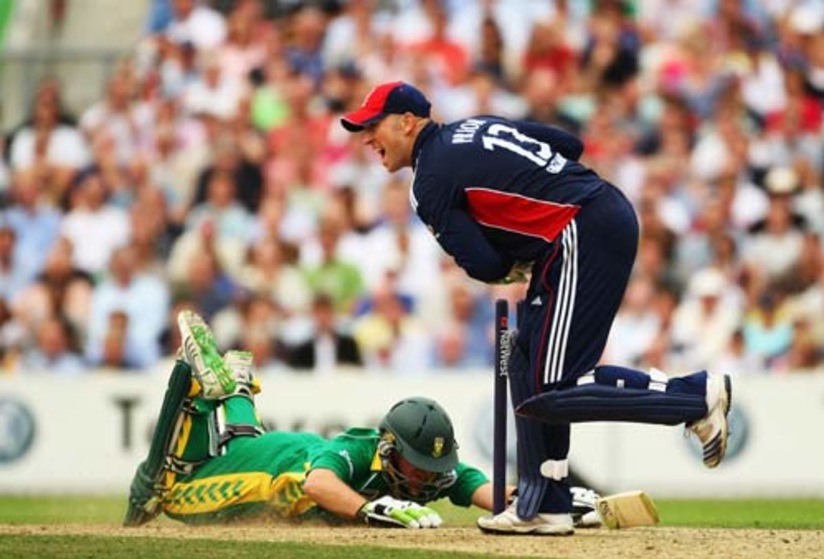 A composite of Matt Prior whipping off the bails to run out AB de ...