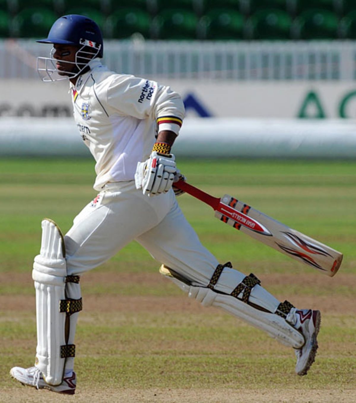Shivnarine Chanderpaul scrambles a single | ESPNcricinfo.com Shivnarine Chanderpaul scrambles a single | ESPNcricinfo.com