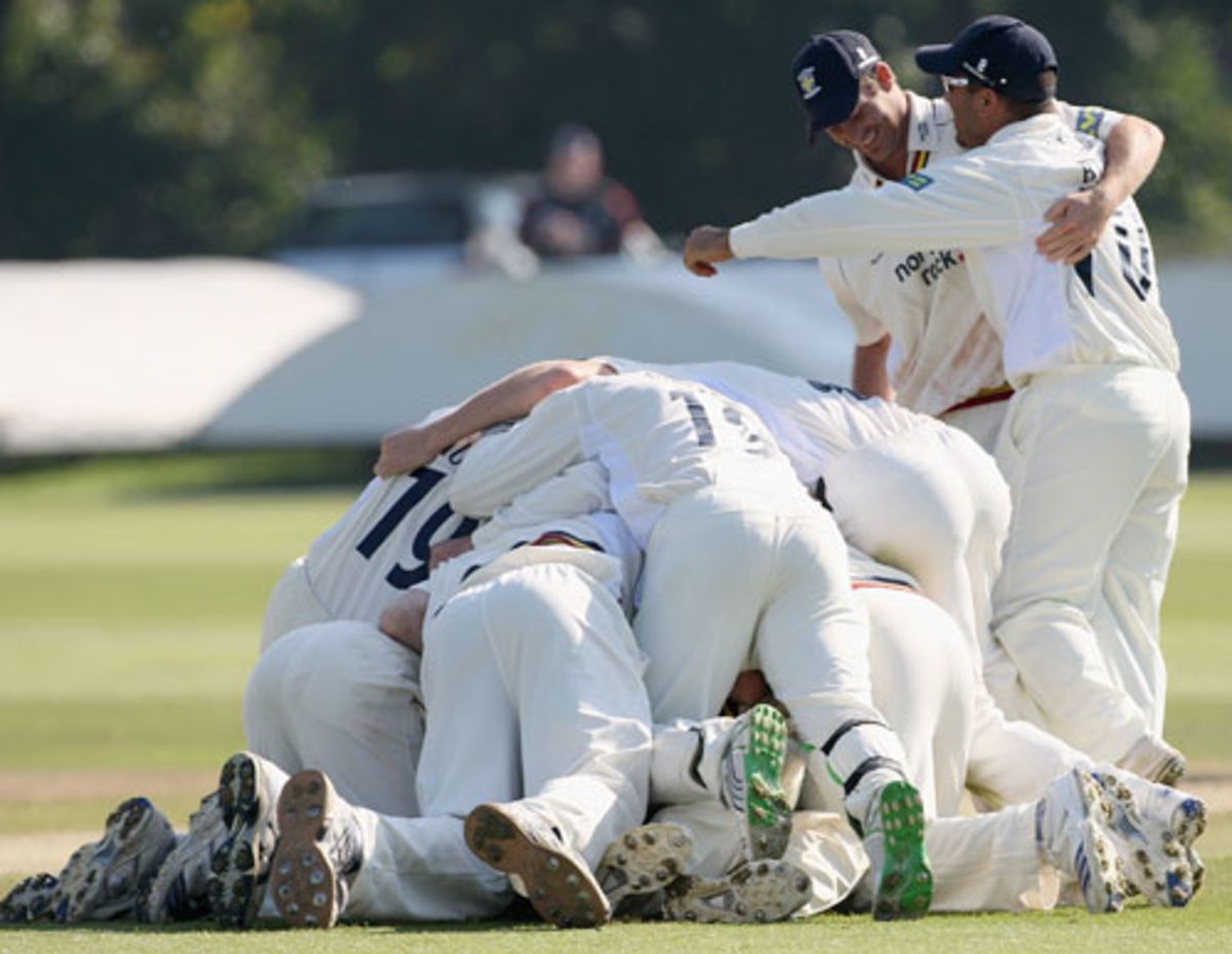 Steve Harmison bowls Martin Saggers to complete Durham's win ...