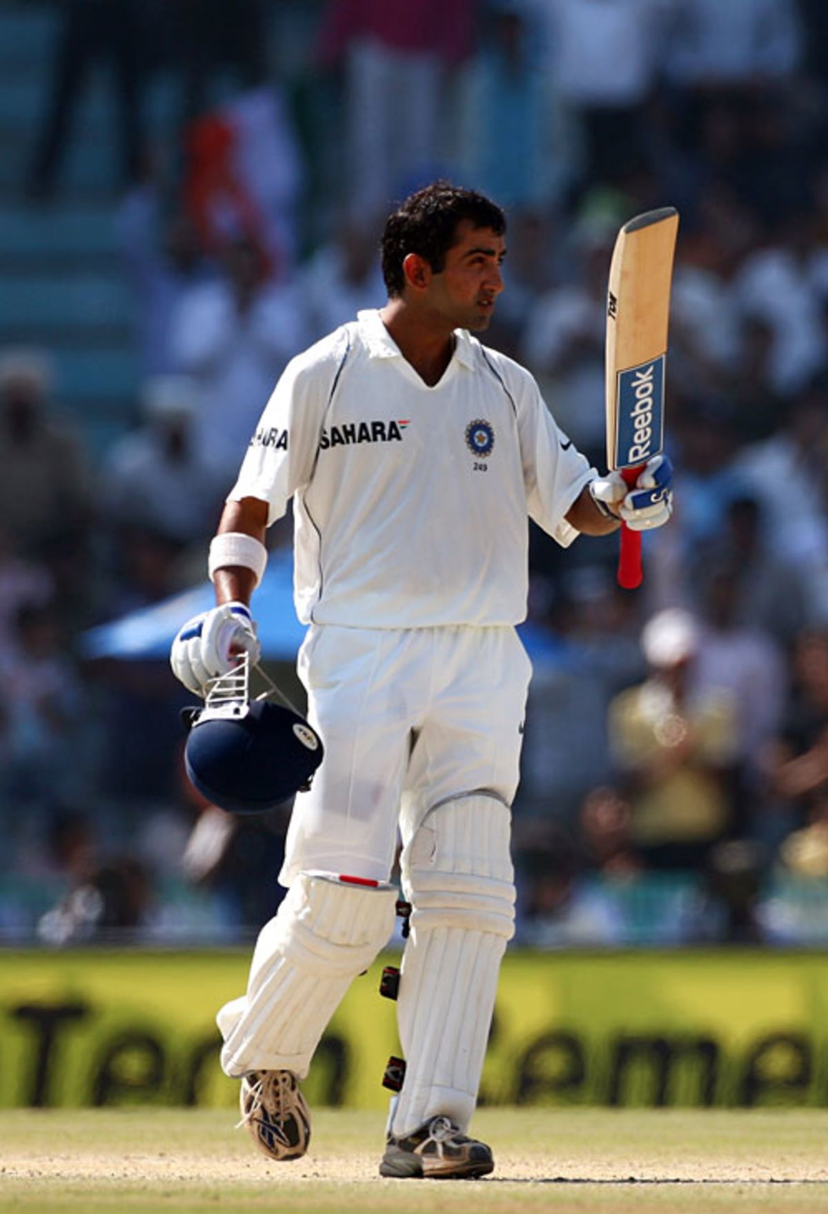 Gautam Gambhir acknowledges the applause for his century | ESPNcricinfo.com
