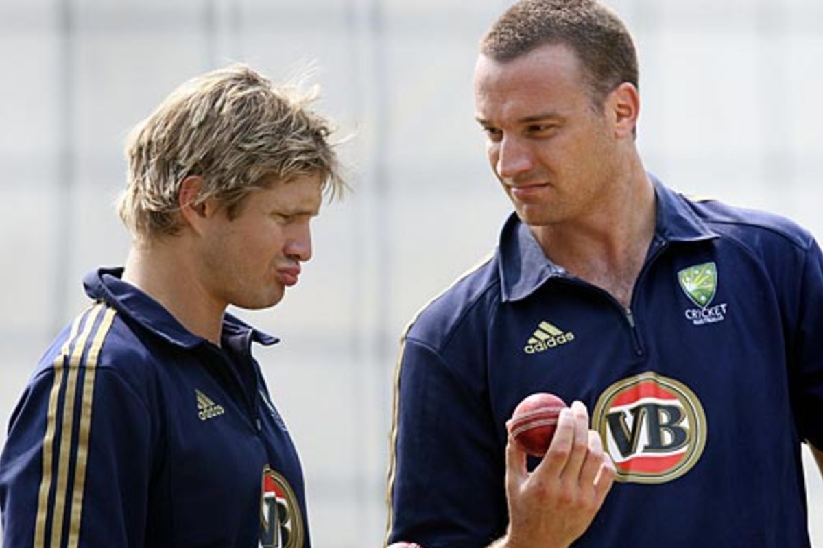Stuart Clark discusses a point with Shane Watson | ESPNcricinfo.com