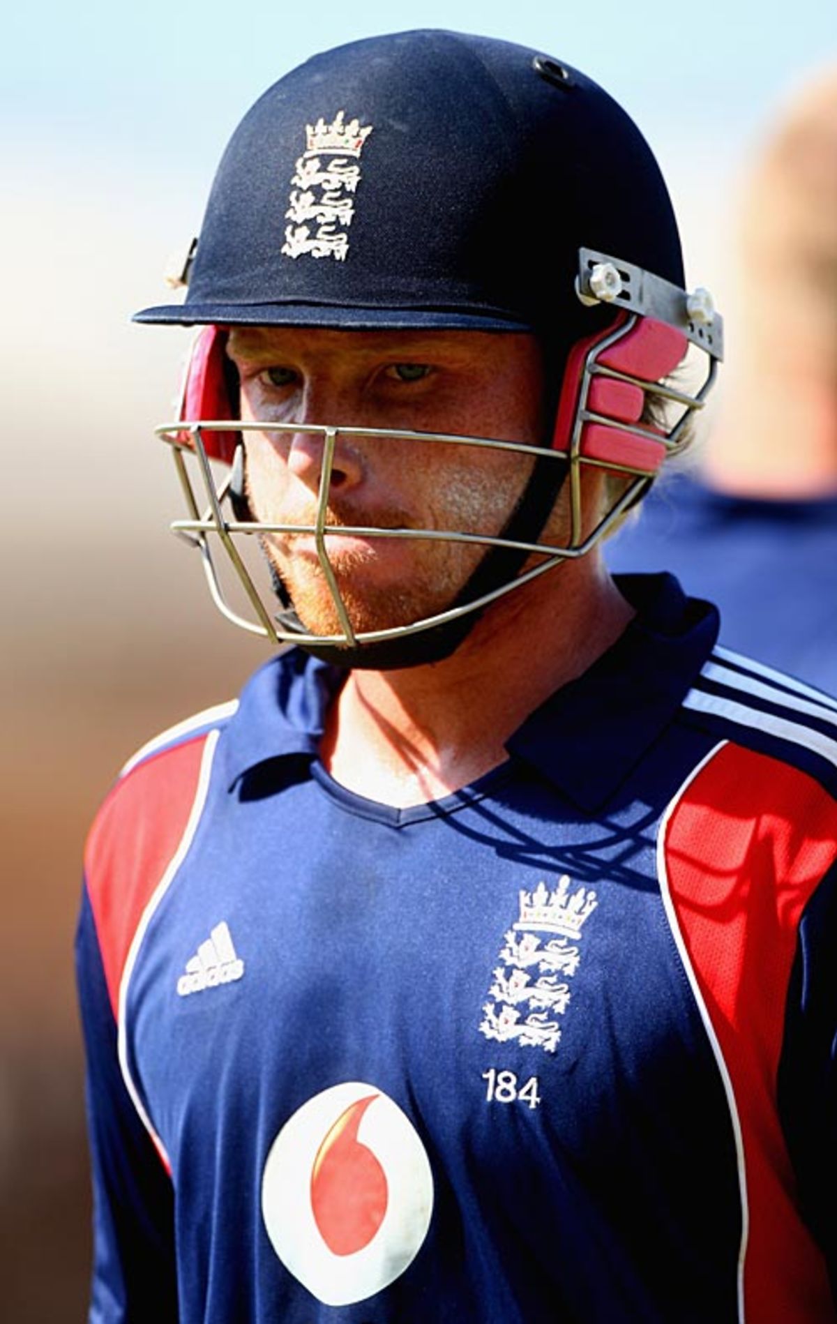 A dejected Ian Bell makes the long walk back | ESPNcricinfo.com