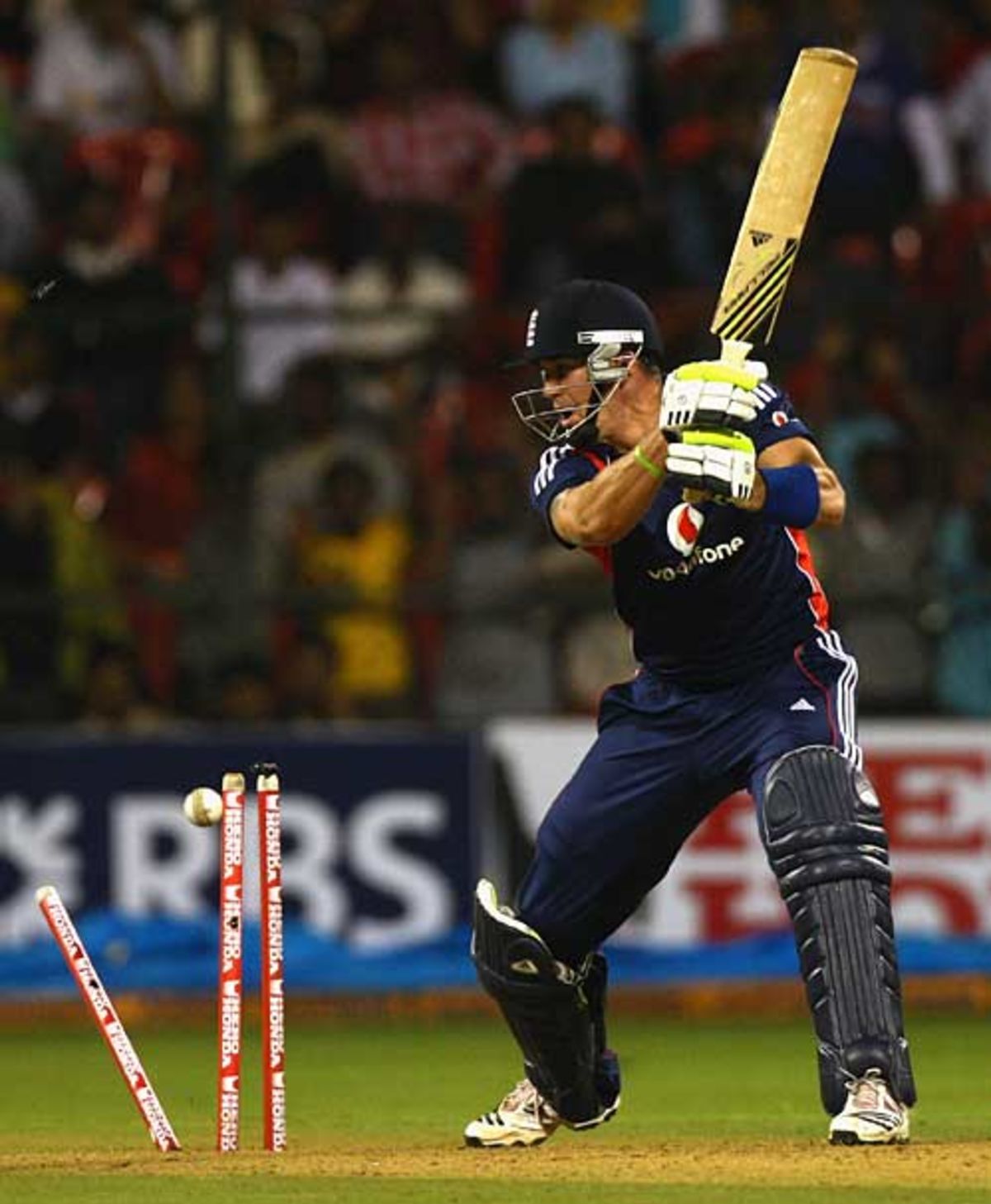 Kevin Pietersen is cleaned up for five as England struggle ...