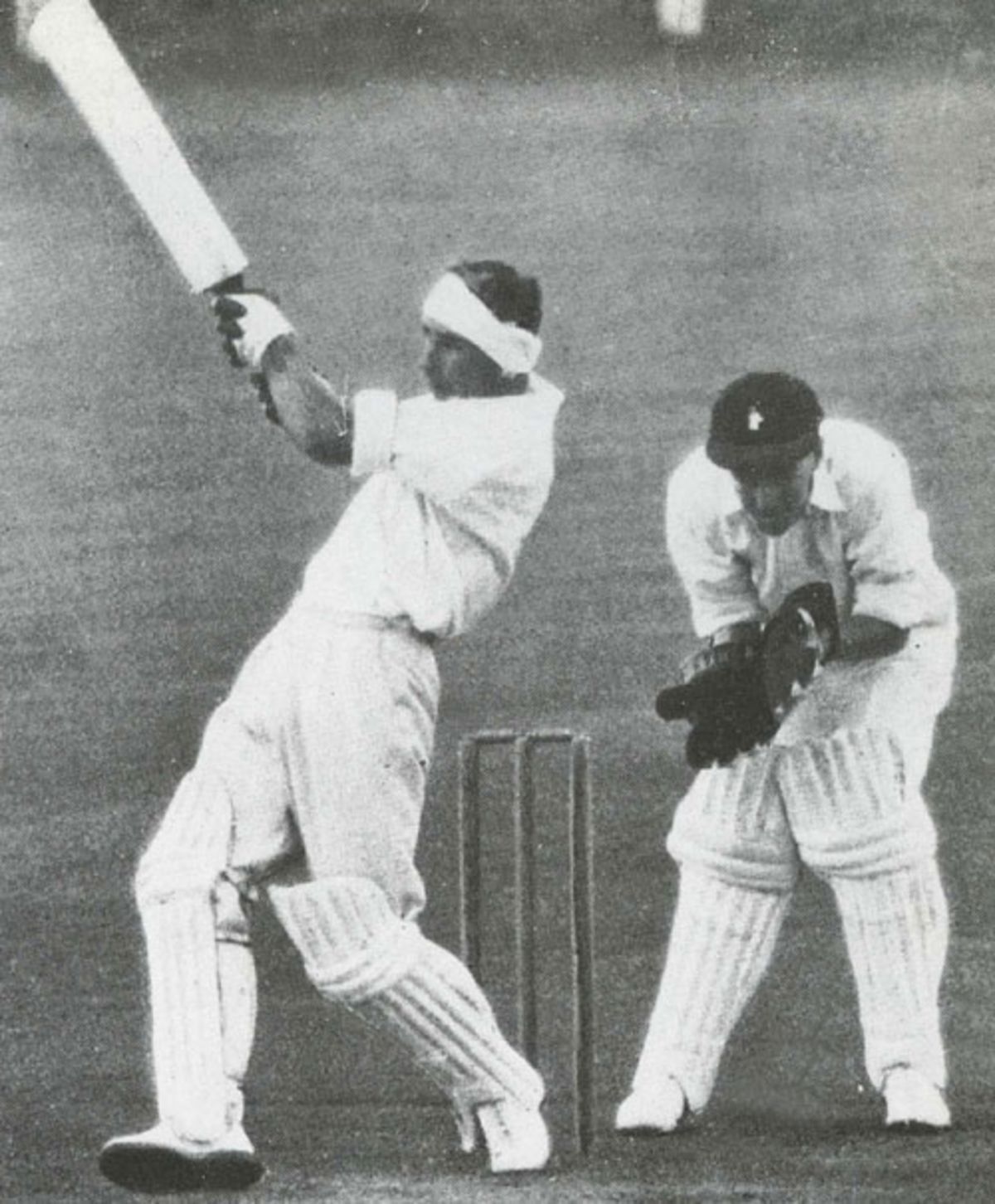 Bert Sutcliffe lofts Hugh Tayfield for a six | ESPNcricinfo.com