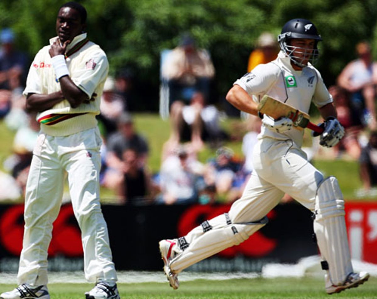 Daniel Flynn sets off for a run | ESPNcricinfo.com