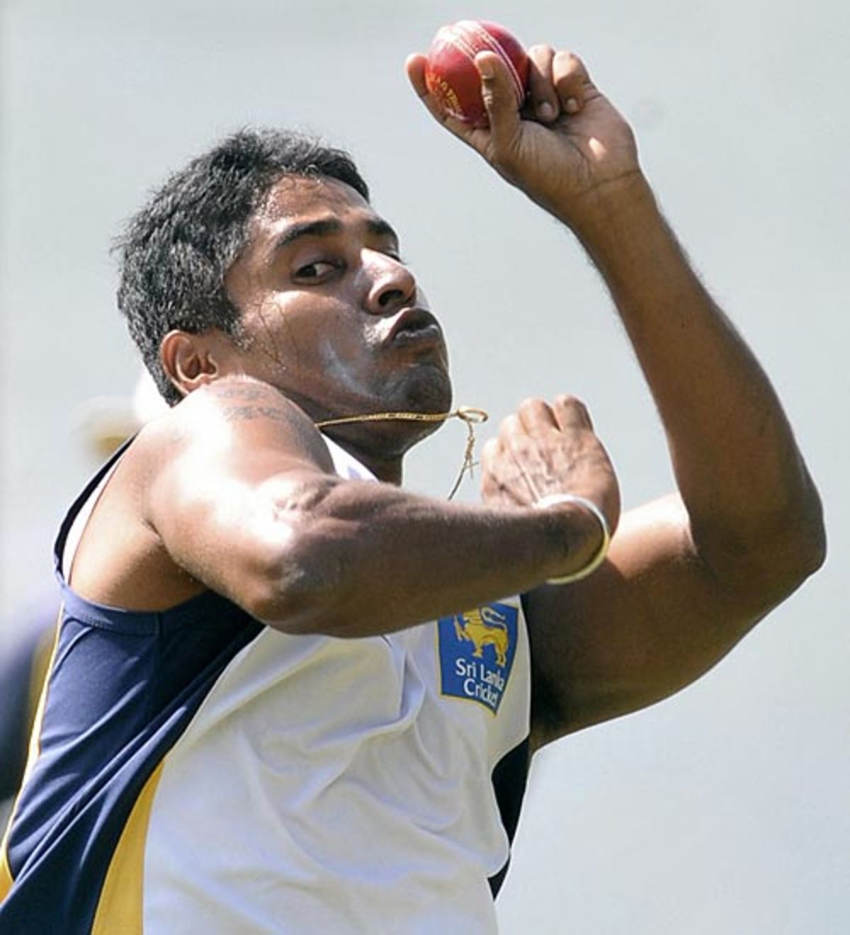 Chaminda Vaas toils hard at the nets | ESPNcricinfo.com