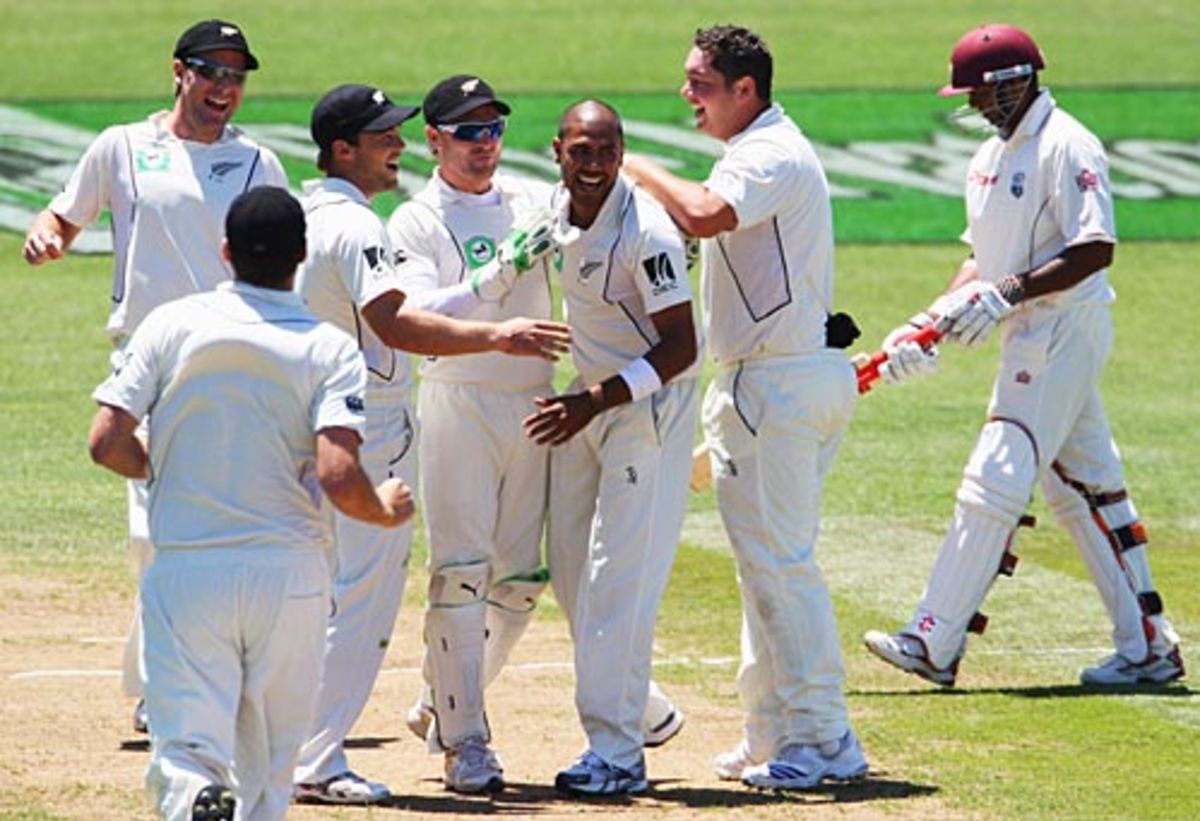 Chris Gayle in aggressive mode | ESPNcricinfo.com