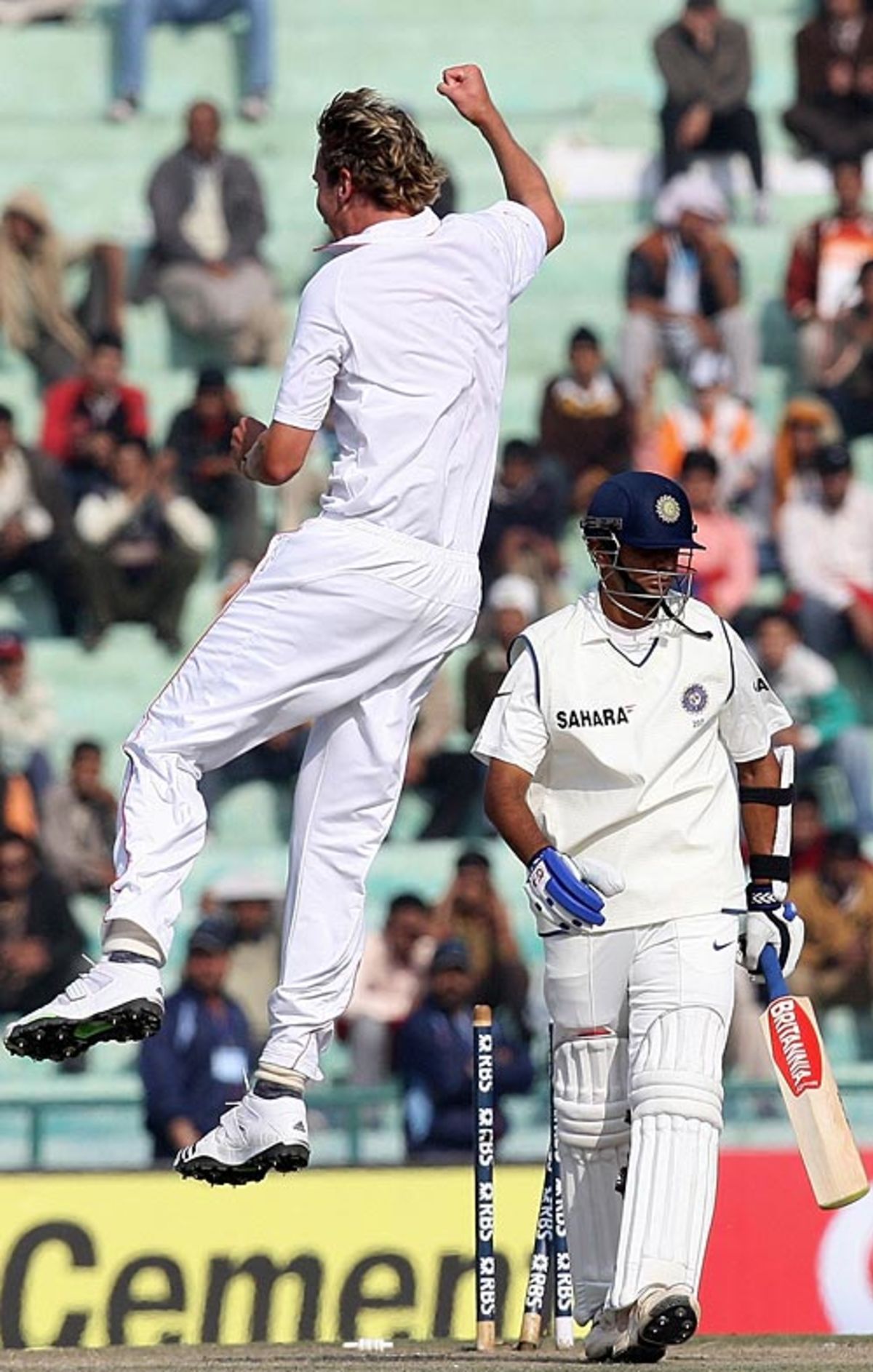 Stuart Broad is ecstatic after dismissing Rahul Dravid | ESPNcricinfo.com