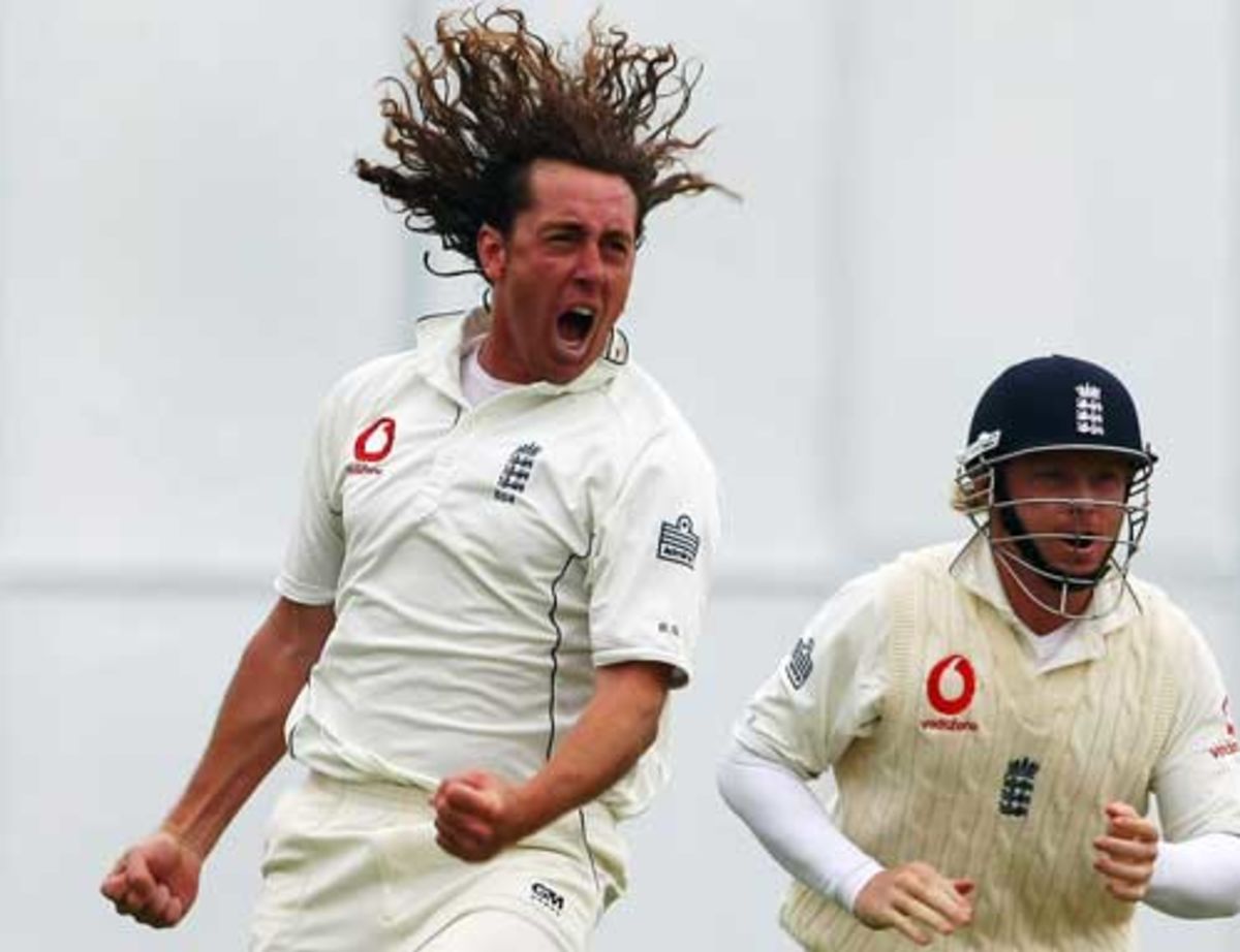 Man-of-the-Series Ryan Sidebottom leads England off the field ...