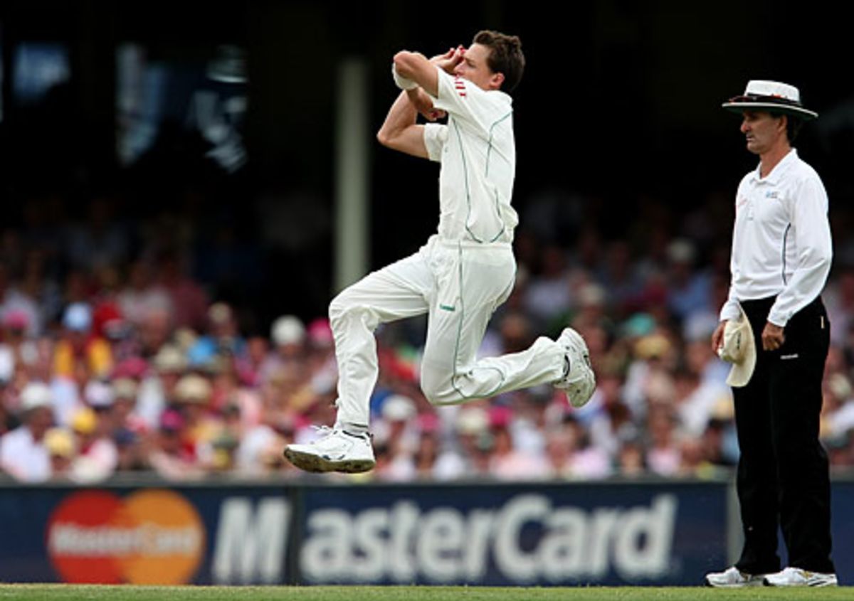 Dale Steyn at the top of his run-up | ESPNcricinfo.com
