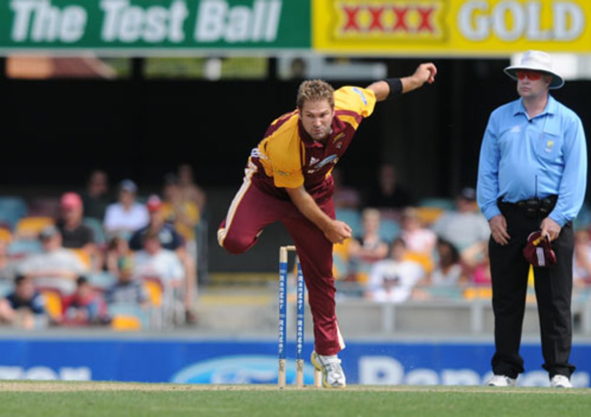 Ryan Harris bowls for Queensland | ESPNcricinfo.com