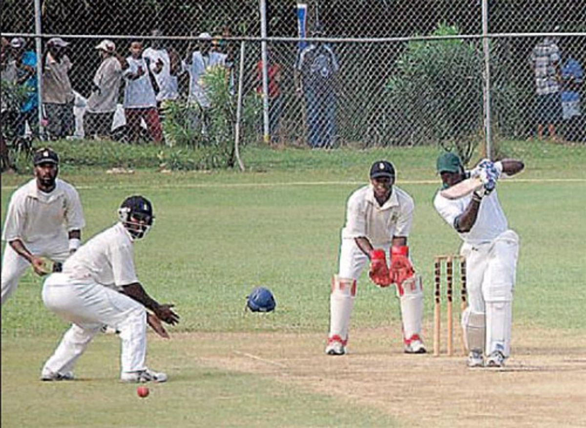 Rawl Lewis keeps an end up | ESPNcricinfo.com