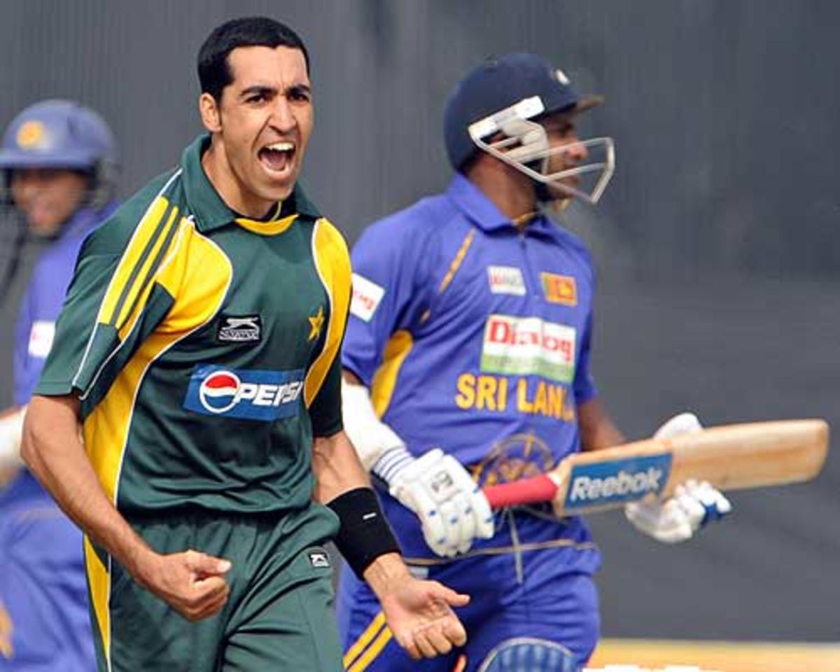 Umar Gul struck with the first ball of the batting Powerplay ...