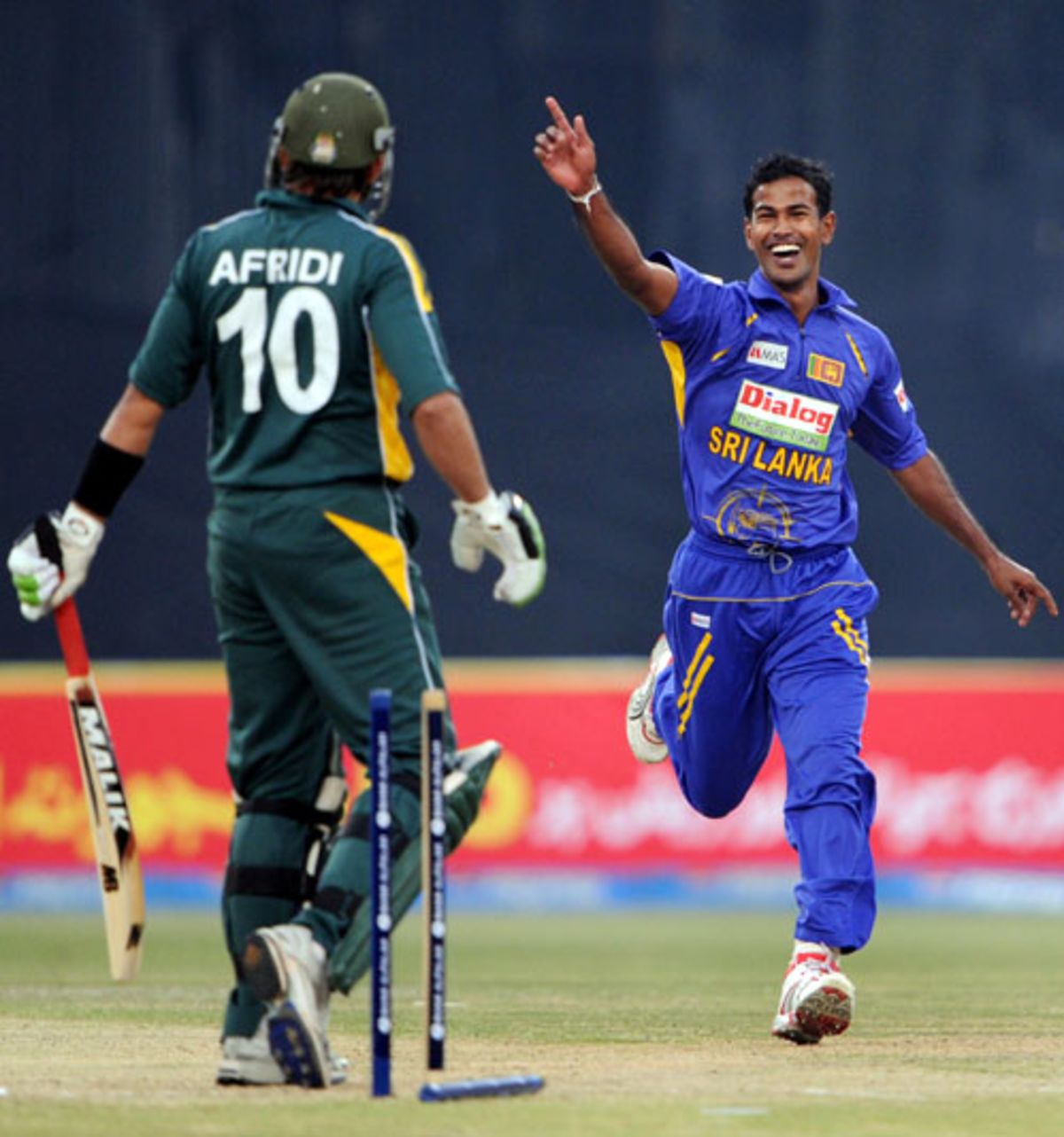 Shahid Afridi hears the death rattle after leaving a delivery alone ...