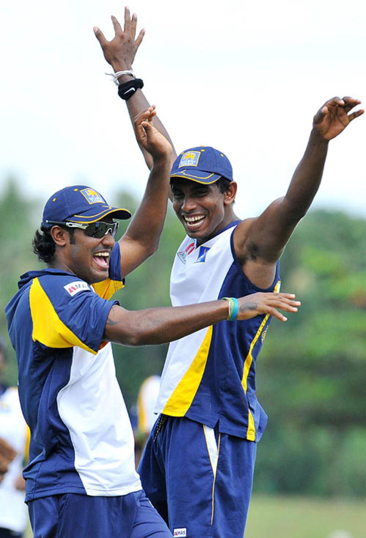 Chamara Kapugedera and Thilan Thushara exchange high-fives during ...