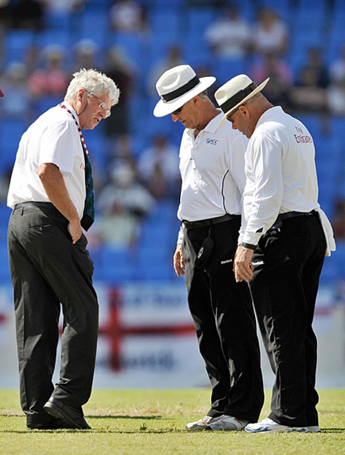 Shakib Al Hasan has a chat with umpires Asoka de Silva and Tony Hill ...