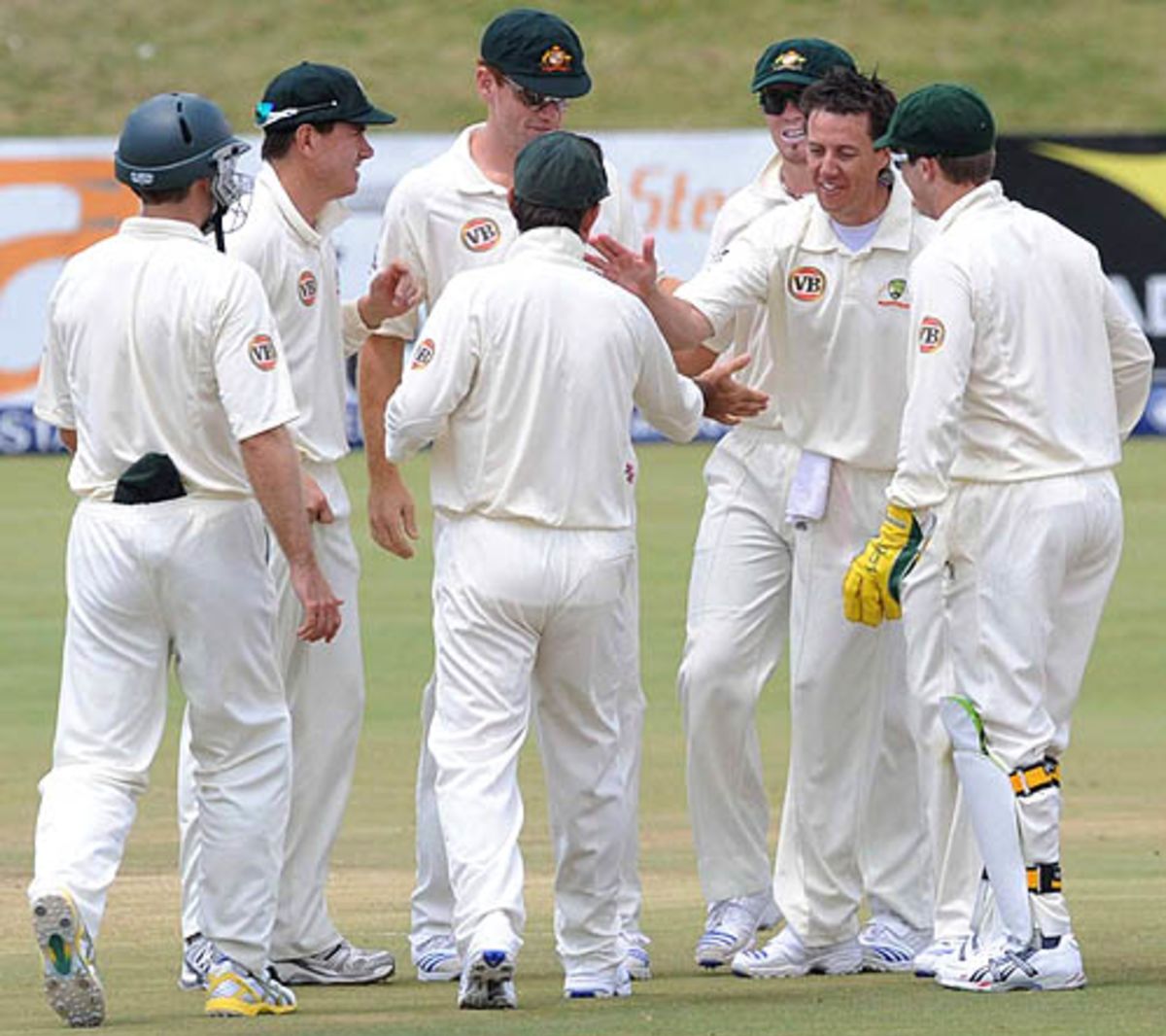 Doug Bollinger and Ricky Ponting have a word | ESPNcricinfo.com