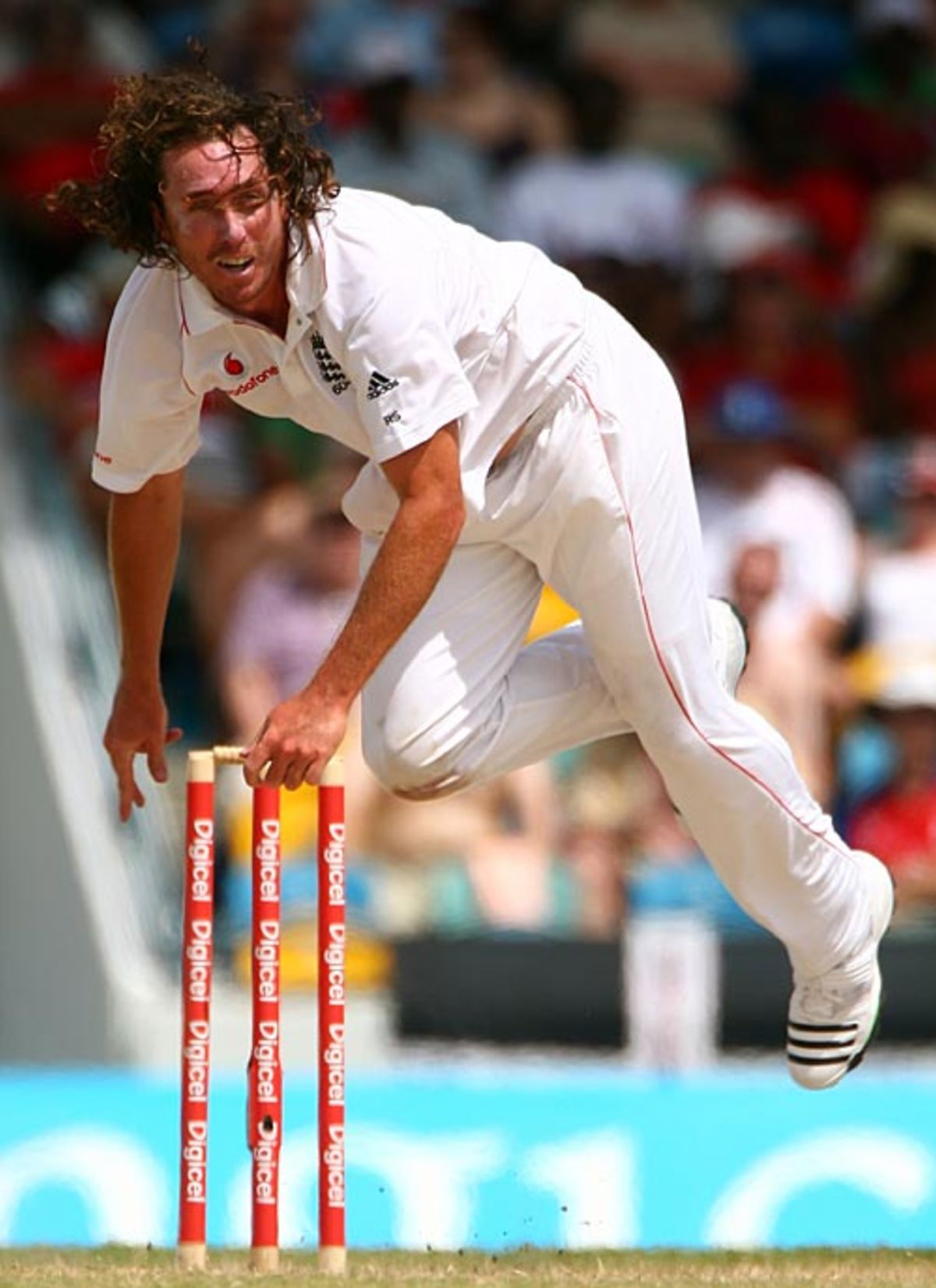 Ryan Sidebottom bends his back | ESPNcricinfo.com