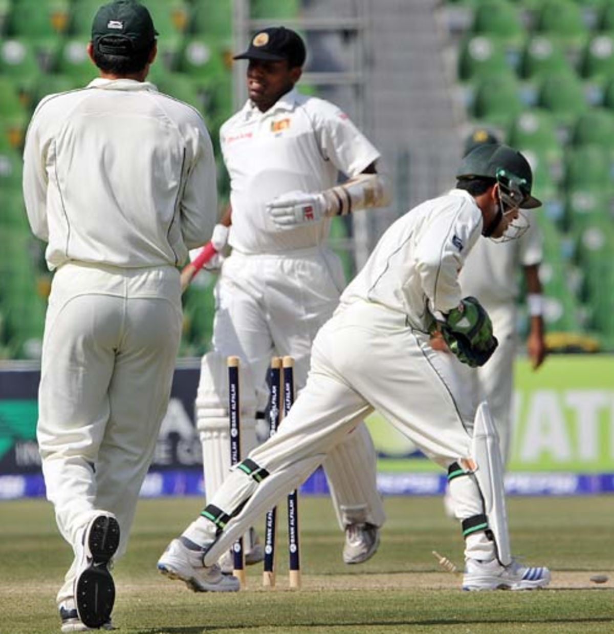 Tillakaratne Dilshan and Thilan Samaraweera punished Pakistan ...