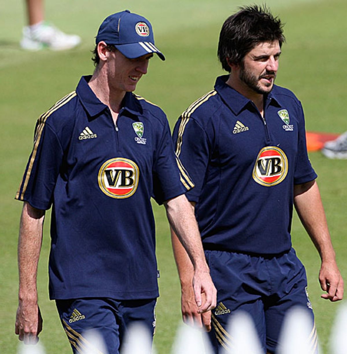 Steve Magoffin and Brett Geeves have a chat | ESPNcricinfo.com