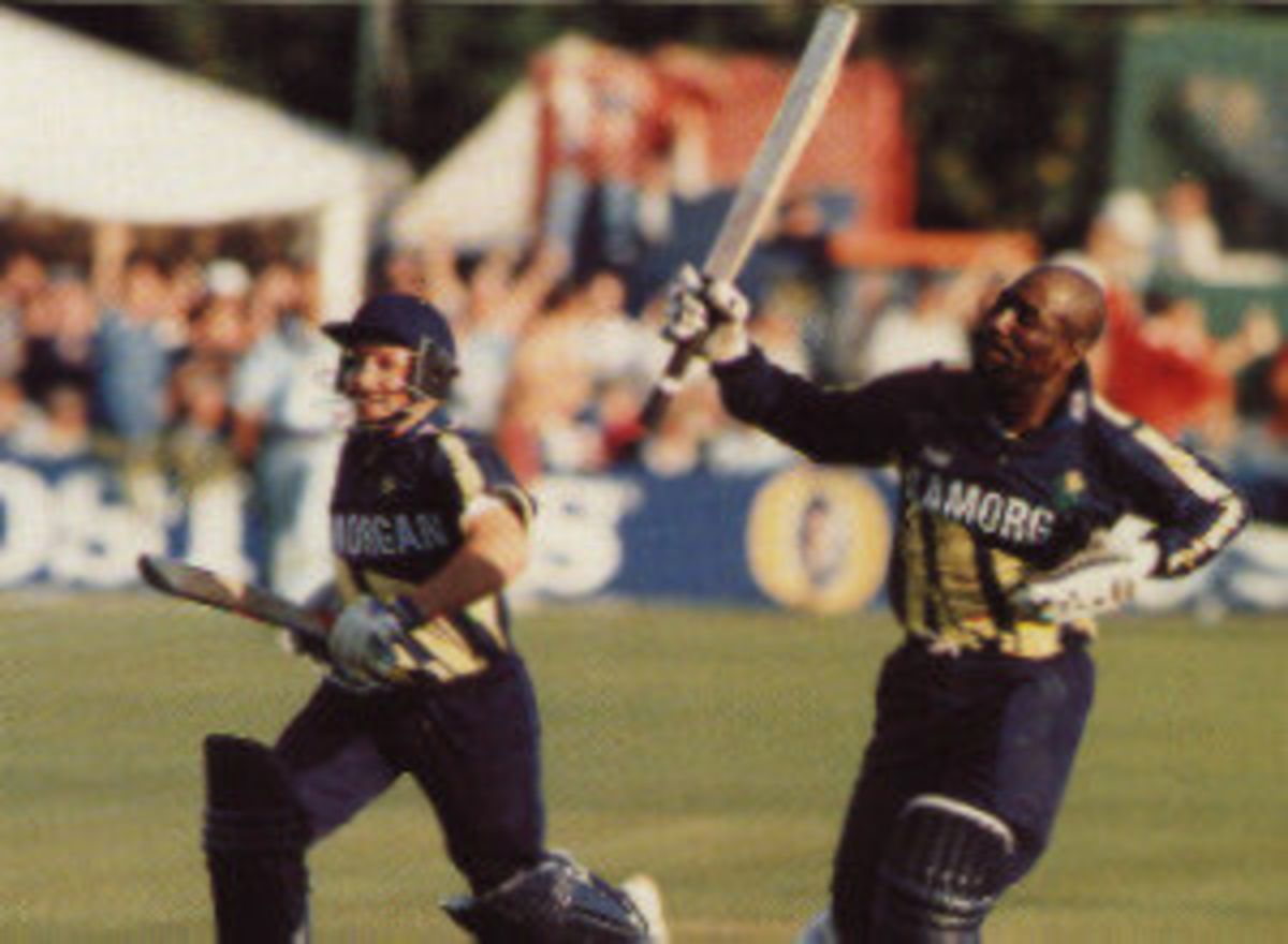 Colin Metson appeals | ESPNcricinfo.com