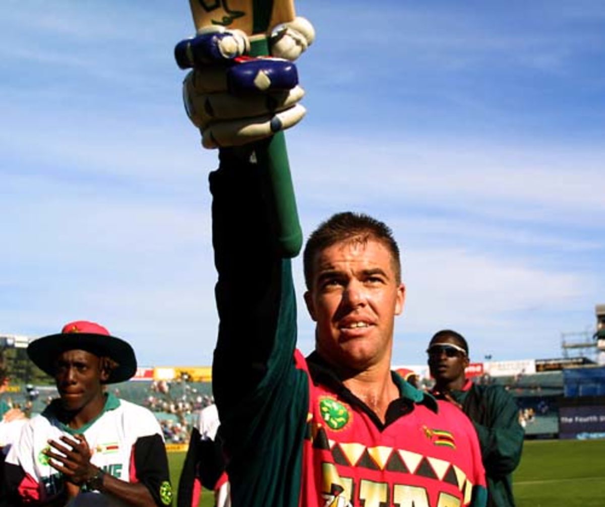Heroic Zimbabwe captain Heath Streak salutes the crowd | ESPNcricinfo.com