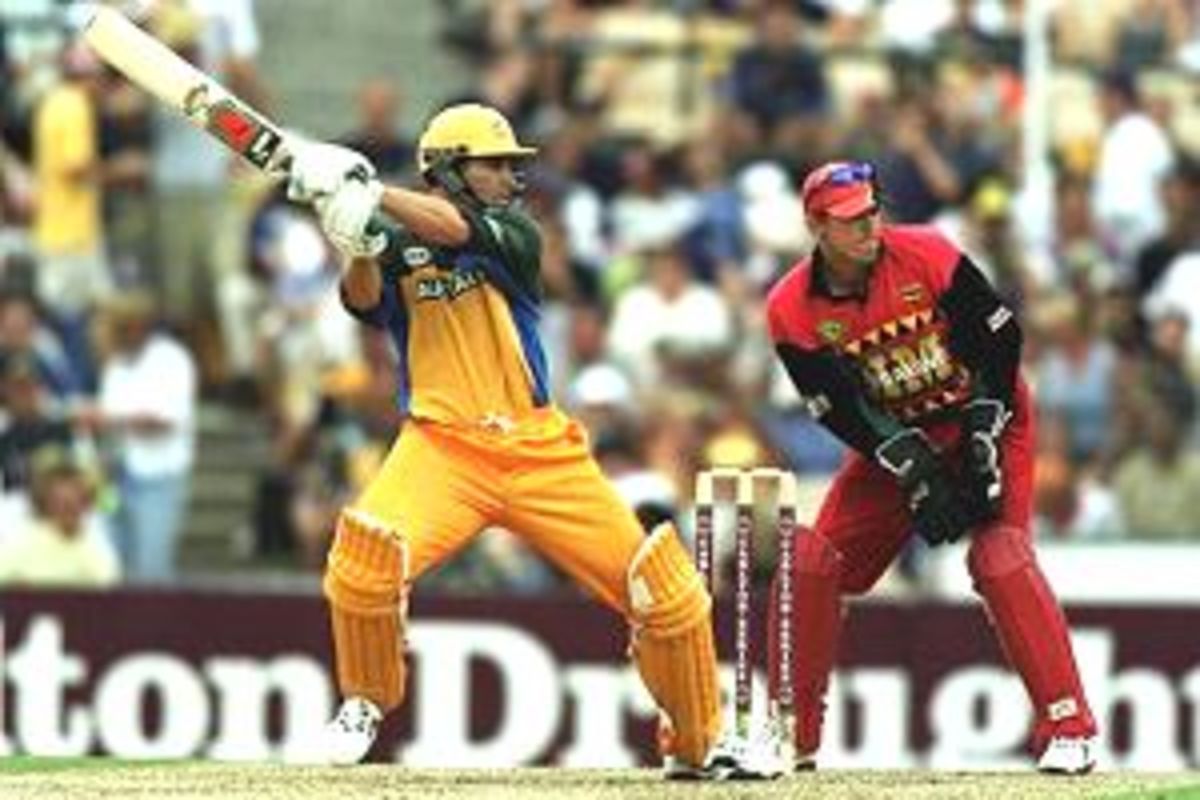 Muralitharan bowling at the 2000 ICC Knock Out | ESPNcricinfo.com