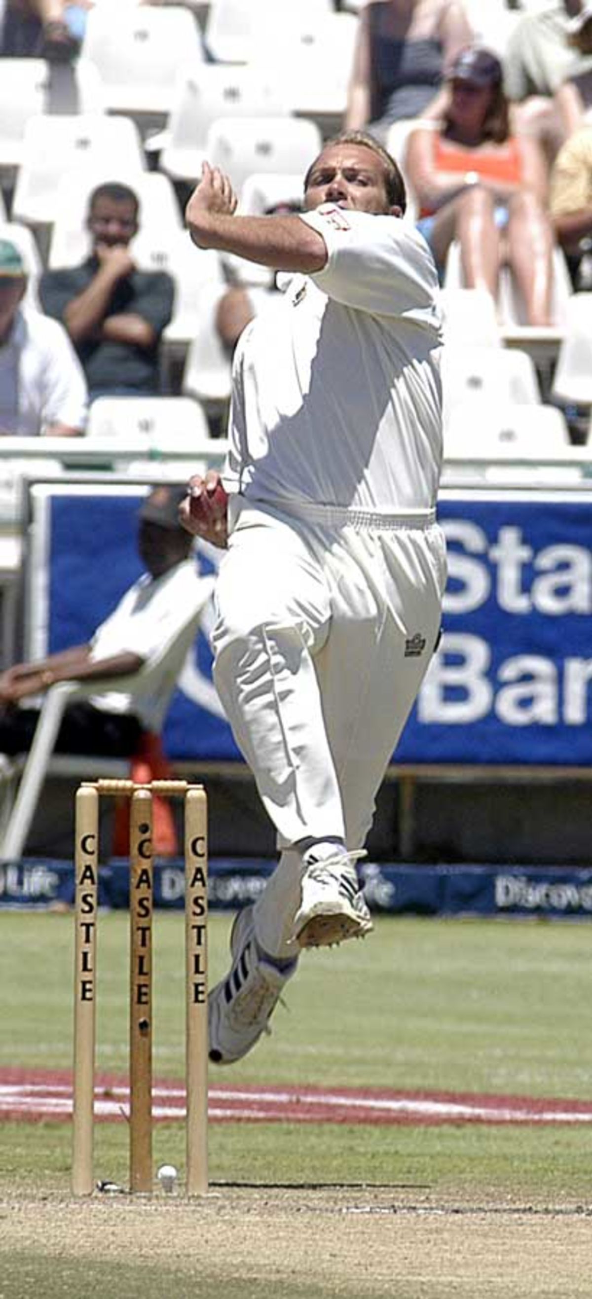 Jacques Kallis in full delivery stride against Pakistan at Newlands ...