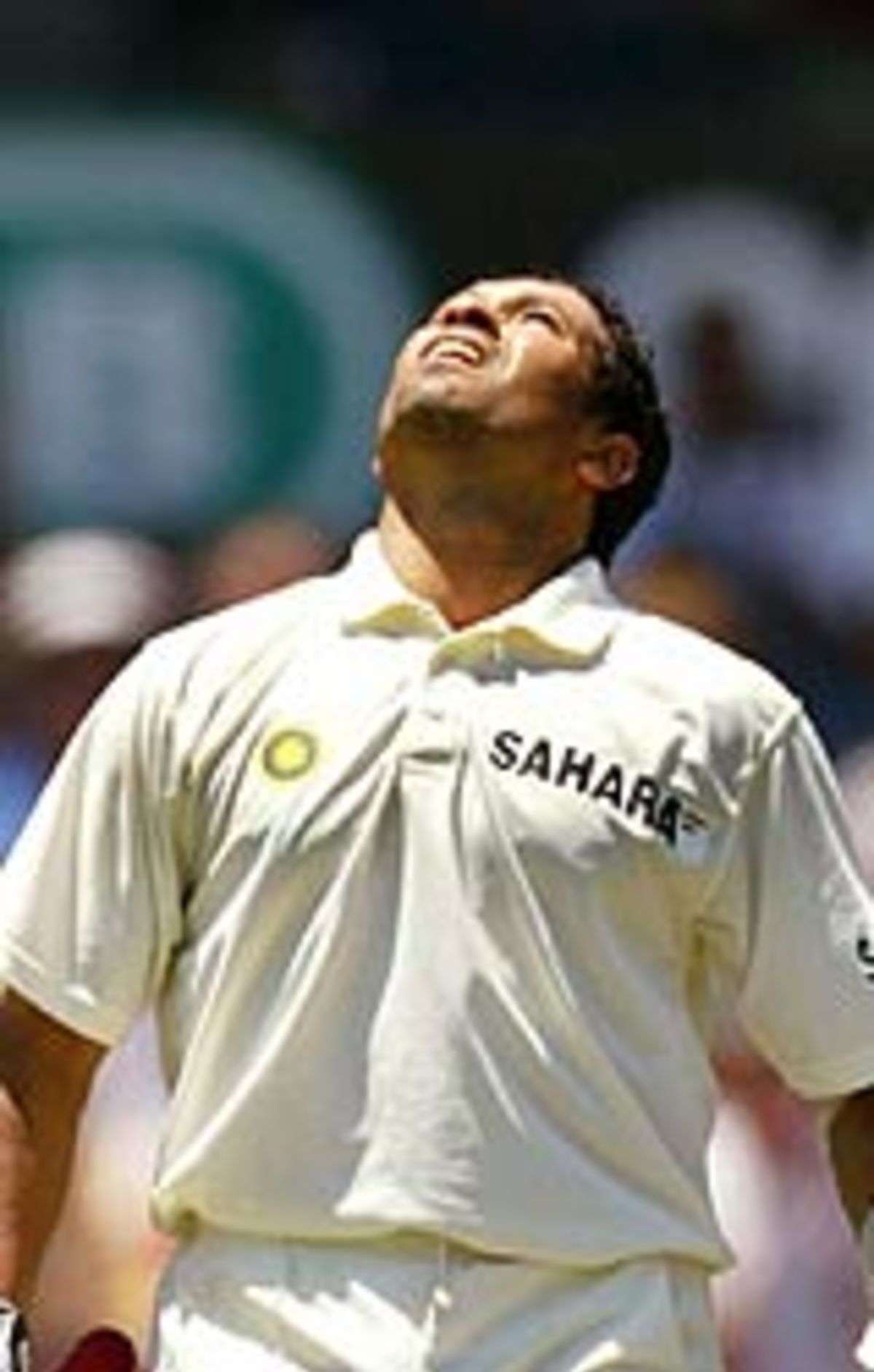 Sachin Tendulkar looks up to the skies | ESPNcricinfo.com