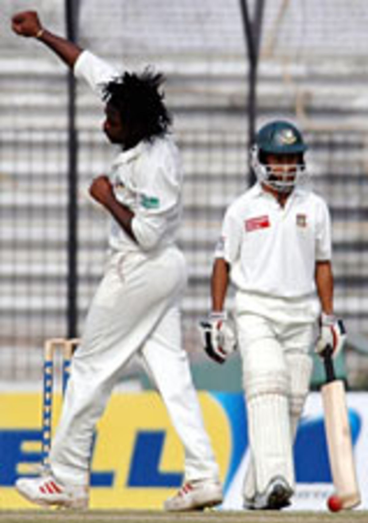 Douglas Hondo punches the air | ESPNcricinfo.com