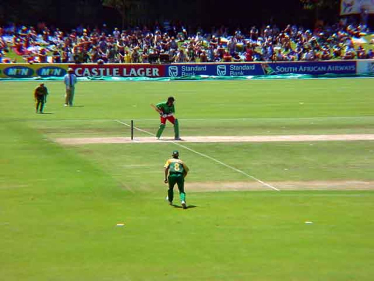 Hitesh Modi facing Langeveldt | ESPNcricinfo.com