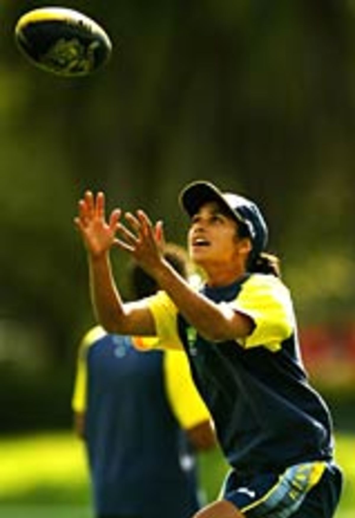 Lisa Sthalekar of Australia warms up at Melbourne's Albert Oval ...