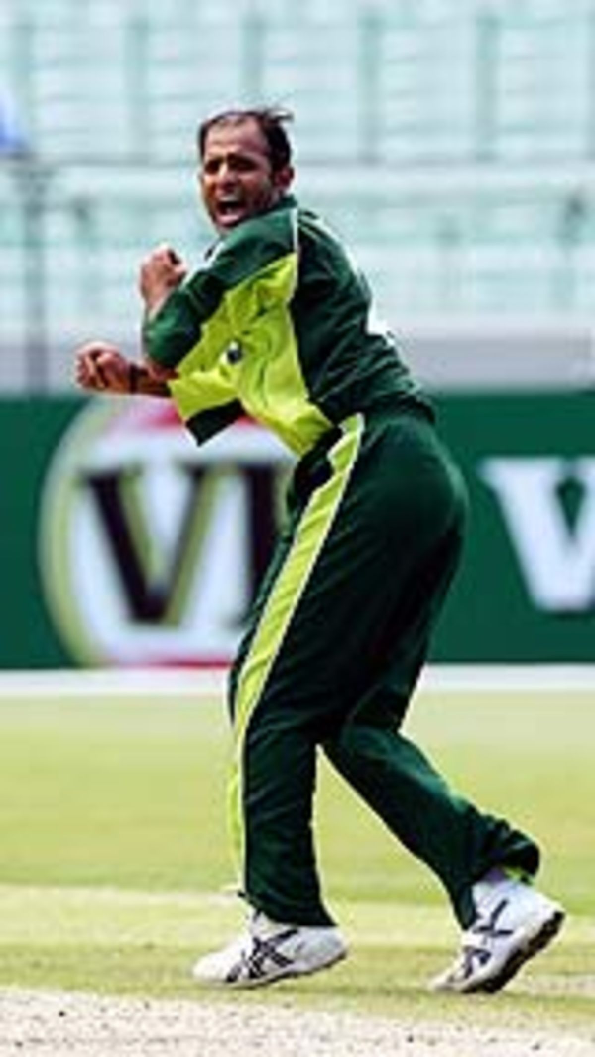 Naved-ul-Hasan celebrates the wicket of Michael Clarke | ESPNcricinfo.com
