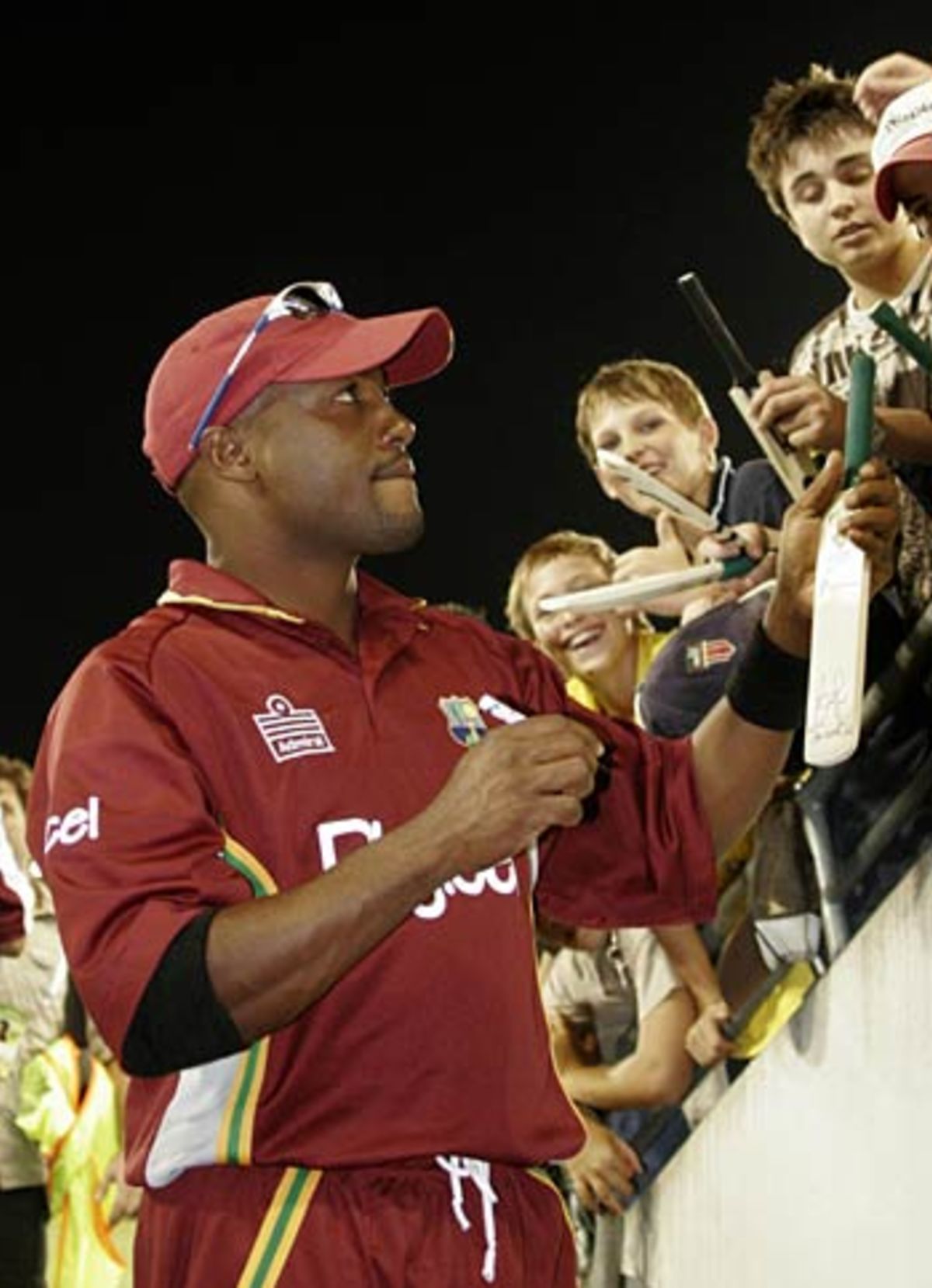 Brian Lara signs autographs | ESPNcricinfo.com