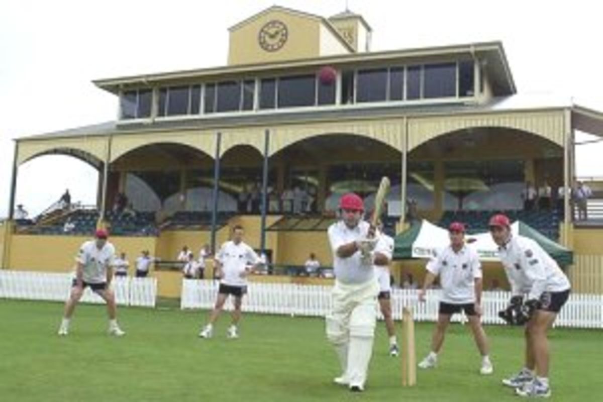 The Redbacks practise during the rain delay, Queensland v South ...